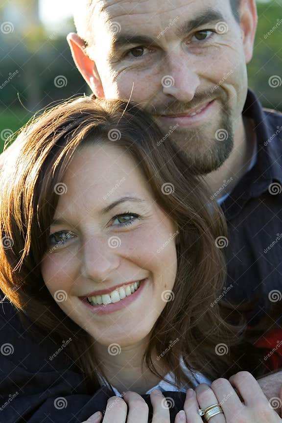 Ehemann und Frau stockbild. Bild von umarmung, romanze - 4325239