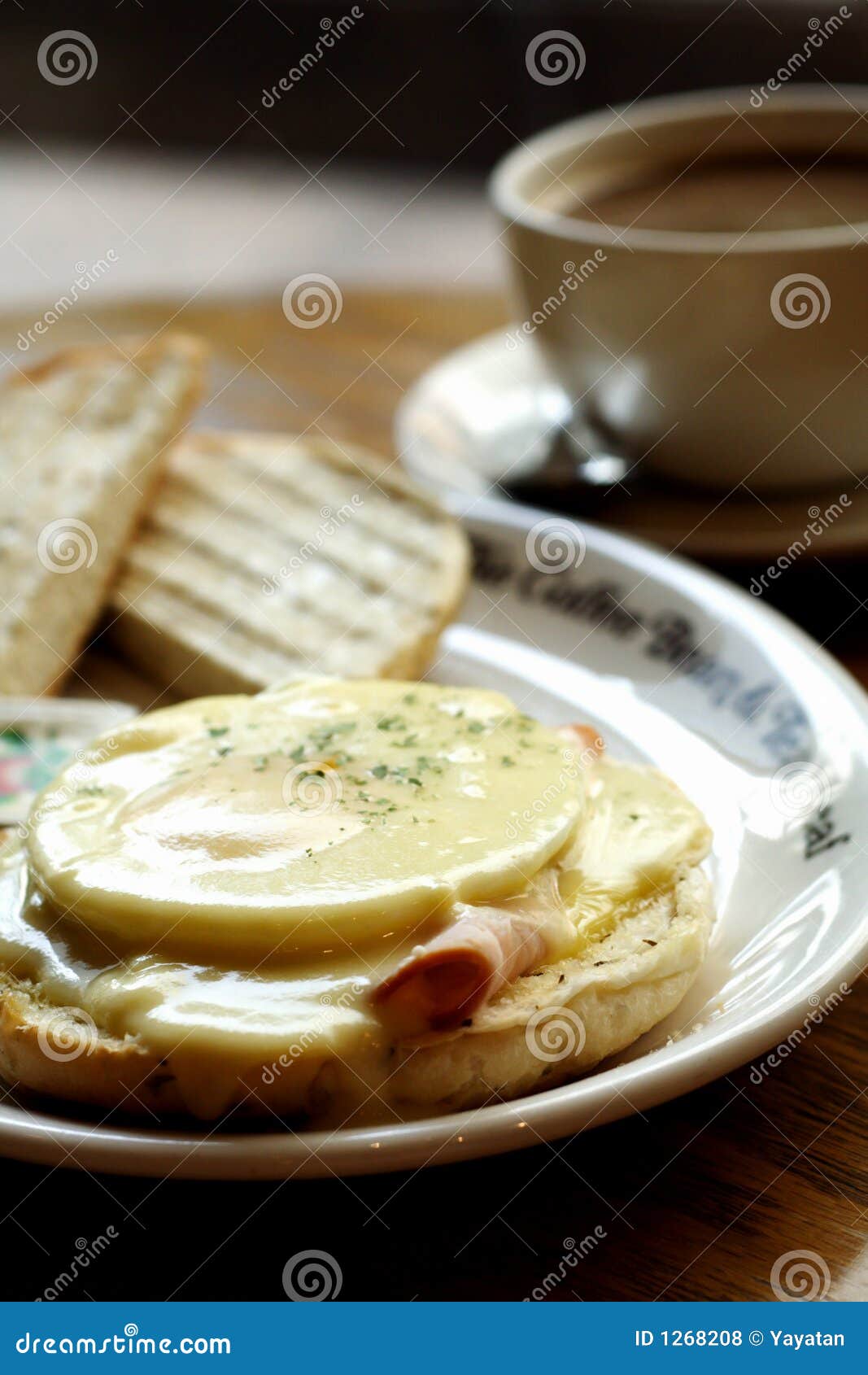 Ei Benedict Breakfast stock foto. Image of voedsel, volledig - 1268208