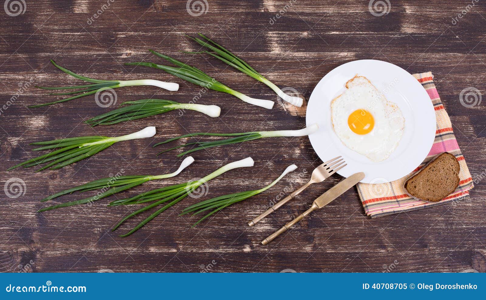 Ei, Bieslook, Brood, Plaat, Mes En Vork Stock Afbeelding - Afbeelding ...