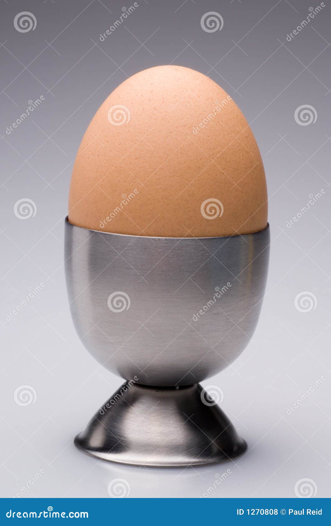 Ei und Eierbecher stockfoto. Bild von nahaufnahme, essen - 1270808