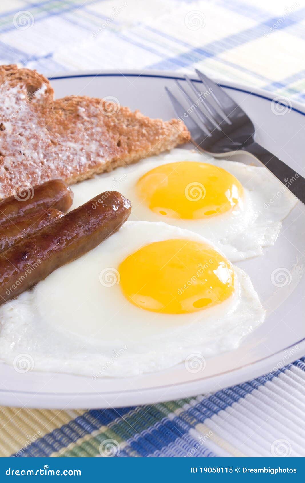Eier, Wurst und Toast stockbild. Bild von margarine, mahlzeit - 19058115