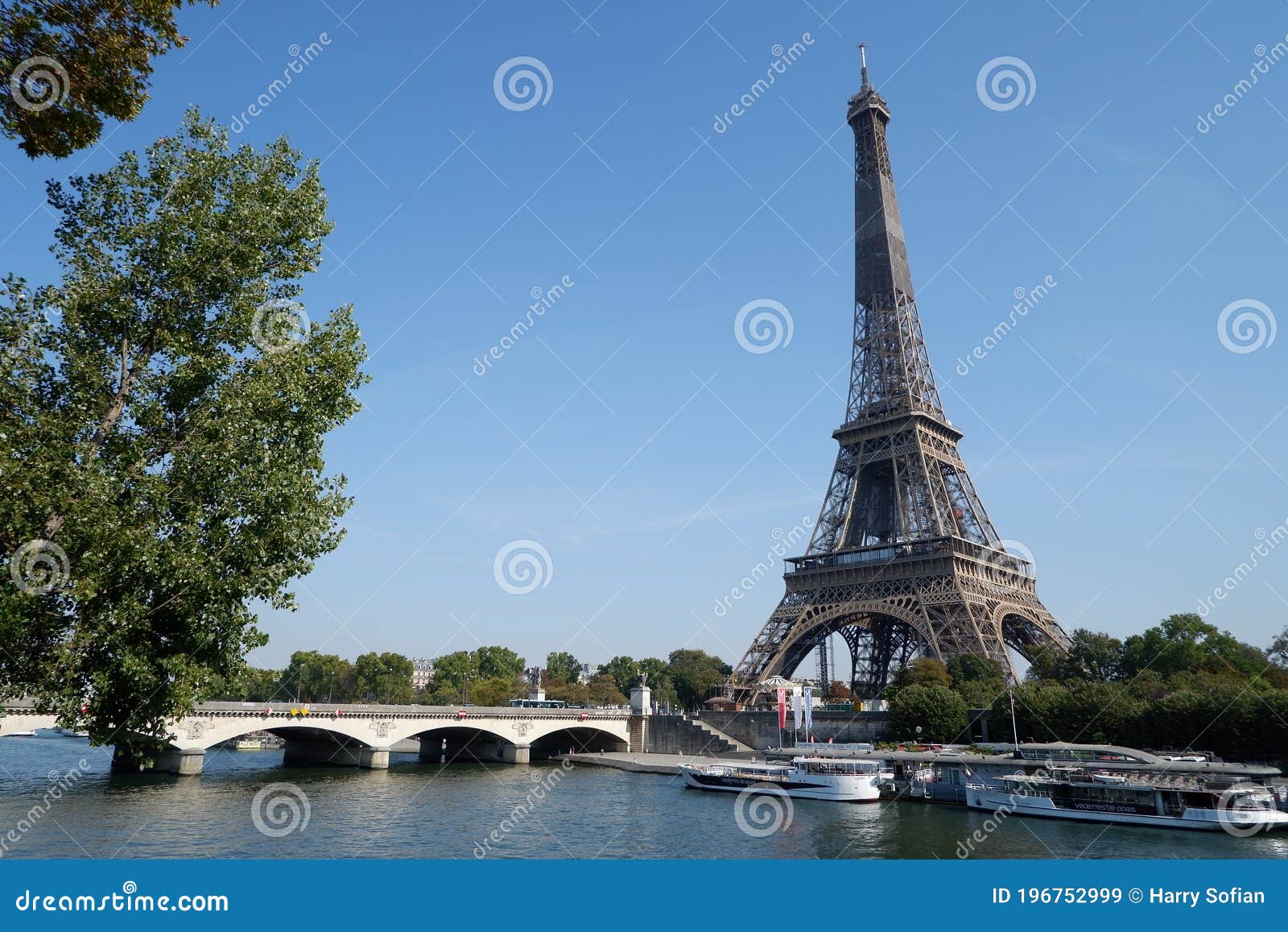 Eiffel Tower with Bridge Connected Seine River Editorial Stock Image ...