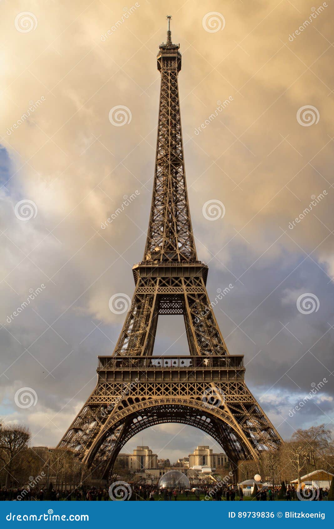 Eiffel Tower, Paris editorial photo. Image of paris, scene - 89739836
