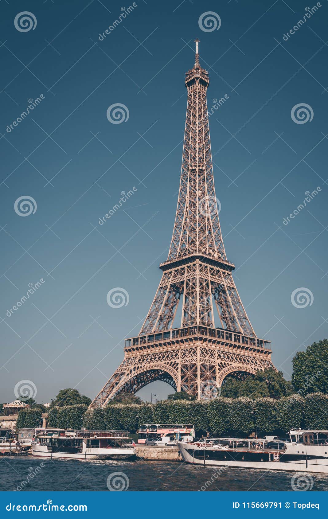 The Eiffel Tower and the Seine River Stock Image - Image of seine ... The Eiffel Tower and the Seine River Stock Image - Image of seine ...