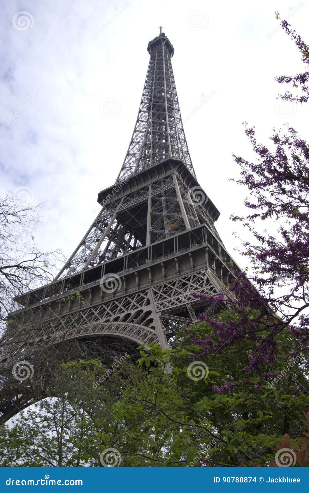 Eiffel tower in spring editorial stock image. Image of landmark - 90780874