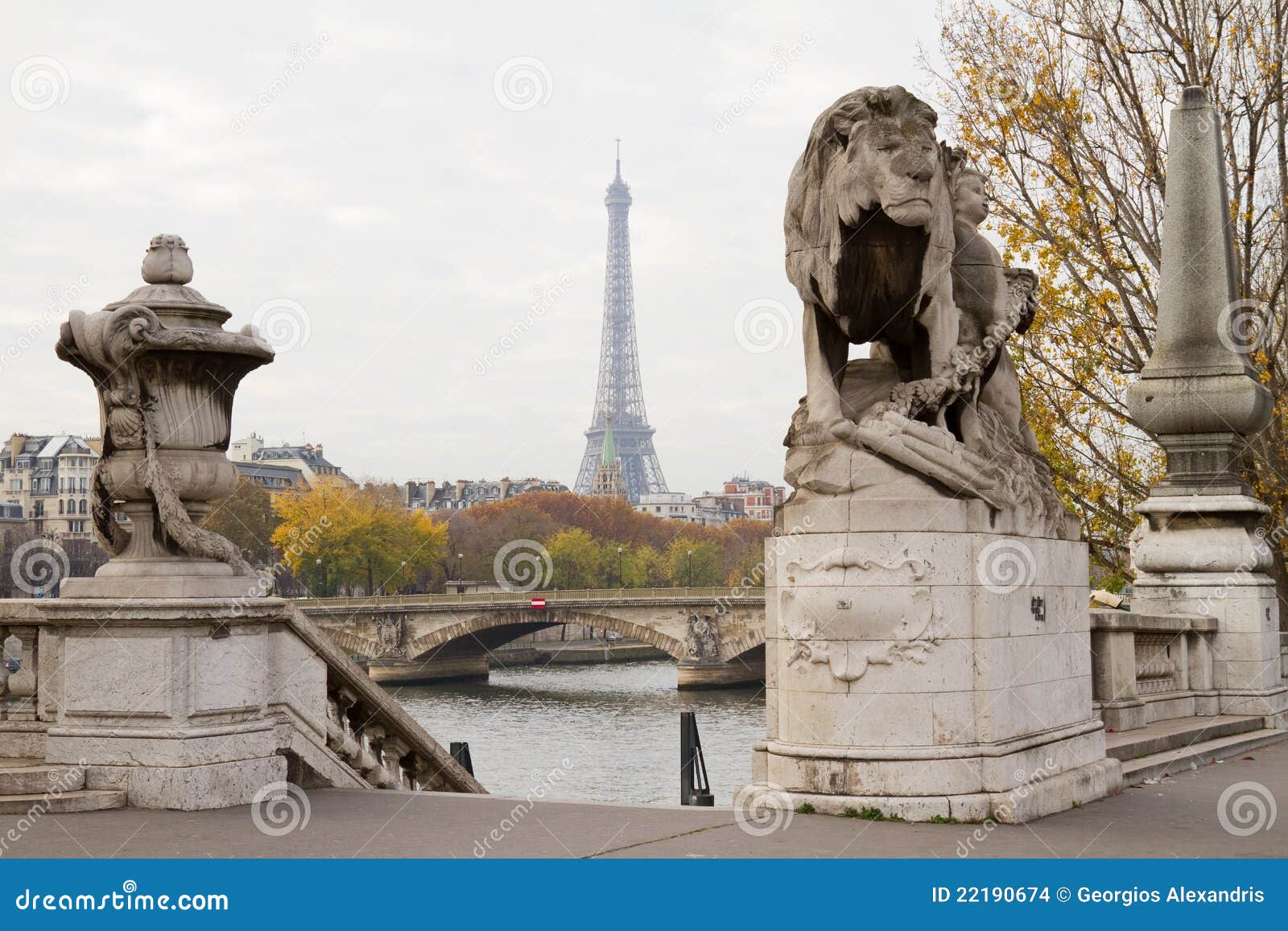 Eiffel Tower between Statues Stock Photo - Image of landmark, river ... Eiffel Tower between Statues Stock Photo - Image of landmark, river ...
