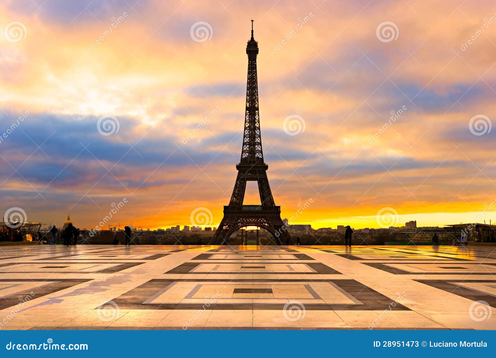 Eiffel Tower at Sunrise, Paris. Stock Image - Image of dawn, eiffel ...