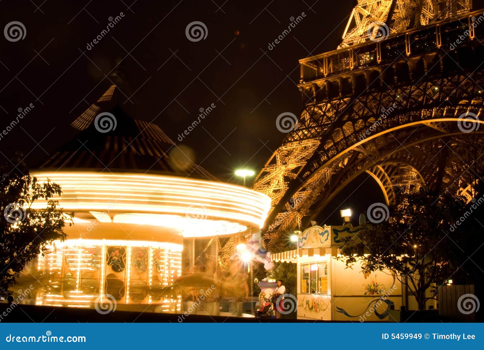 Eiffelturm und Karussell redaktionelles stockbild. Bild von eiffel ...