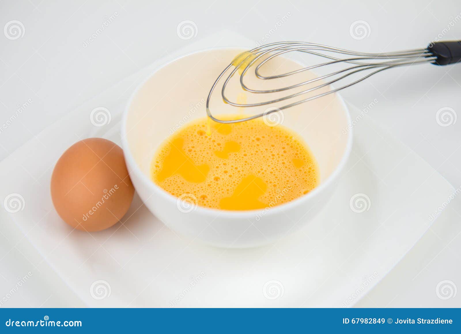 Eigelb in Der Weißen Schüssel Stockbild - Bild von eigelb, köstlich ...