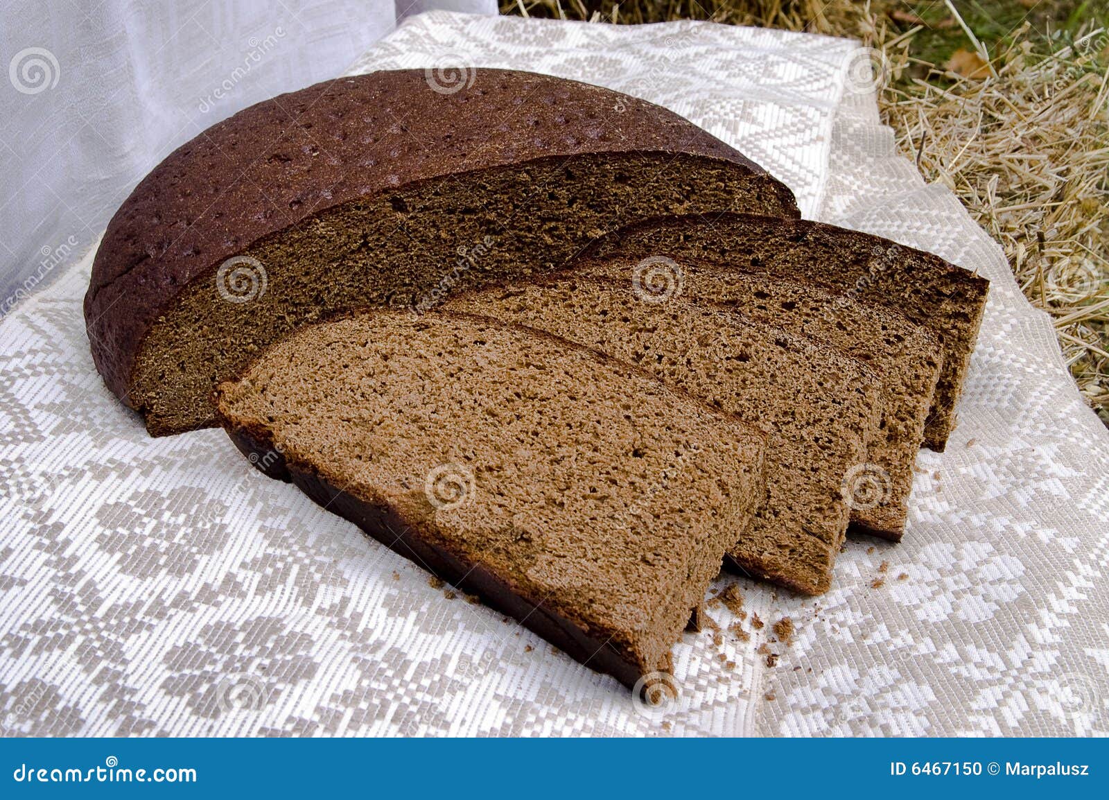 Eigengemaakt Rond Roggebrood Stock Foto - Image of maaltijd, gebakken ...