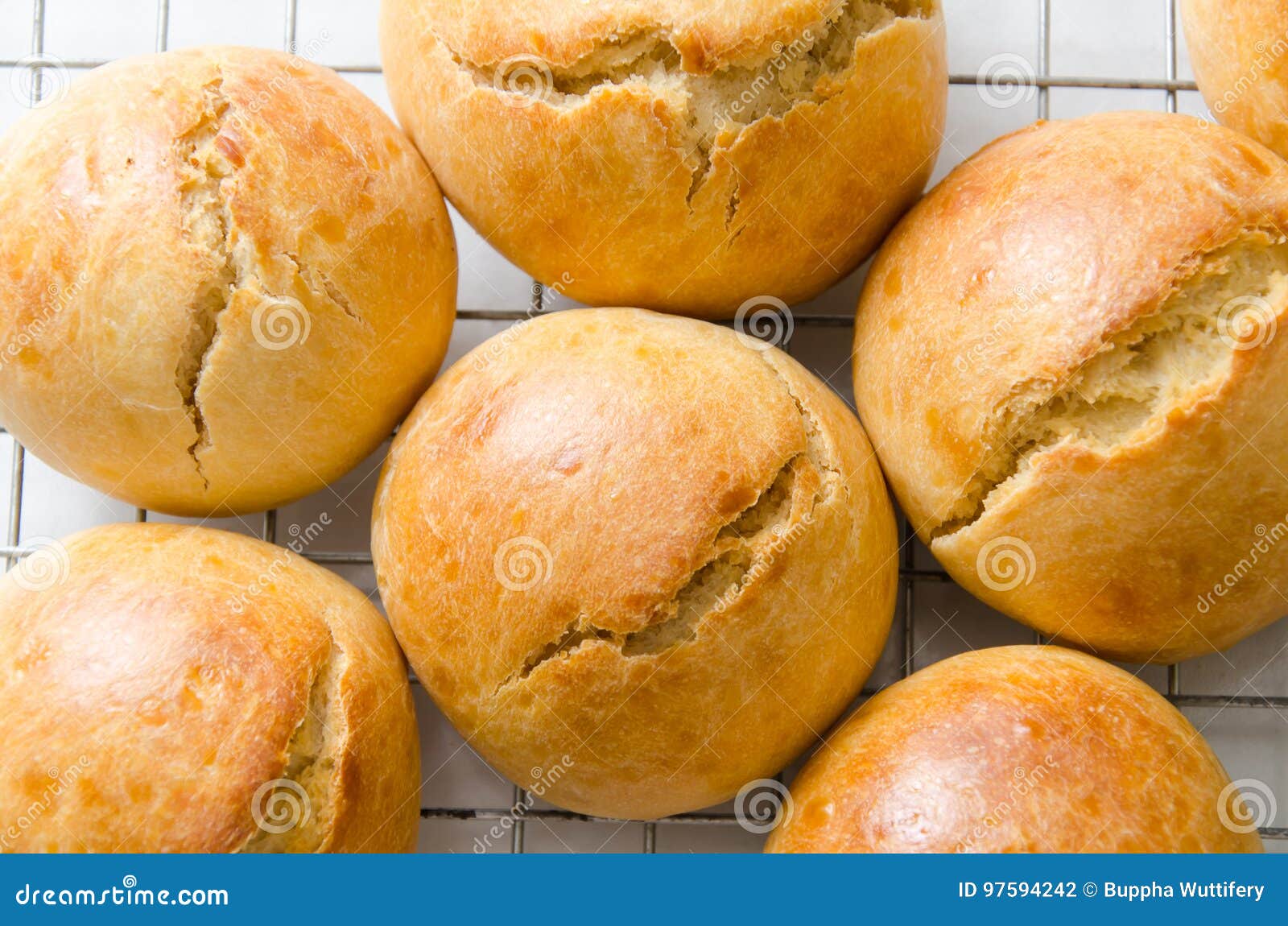 Eigengemaakte Broodjes Bij Het Koken Van Rek Stock Foto - Image of ...