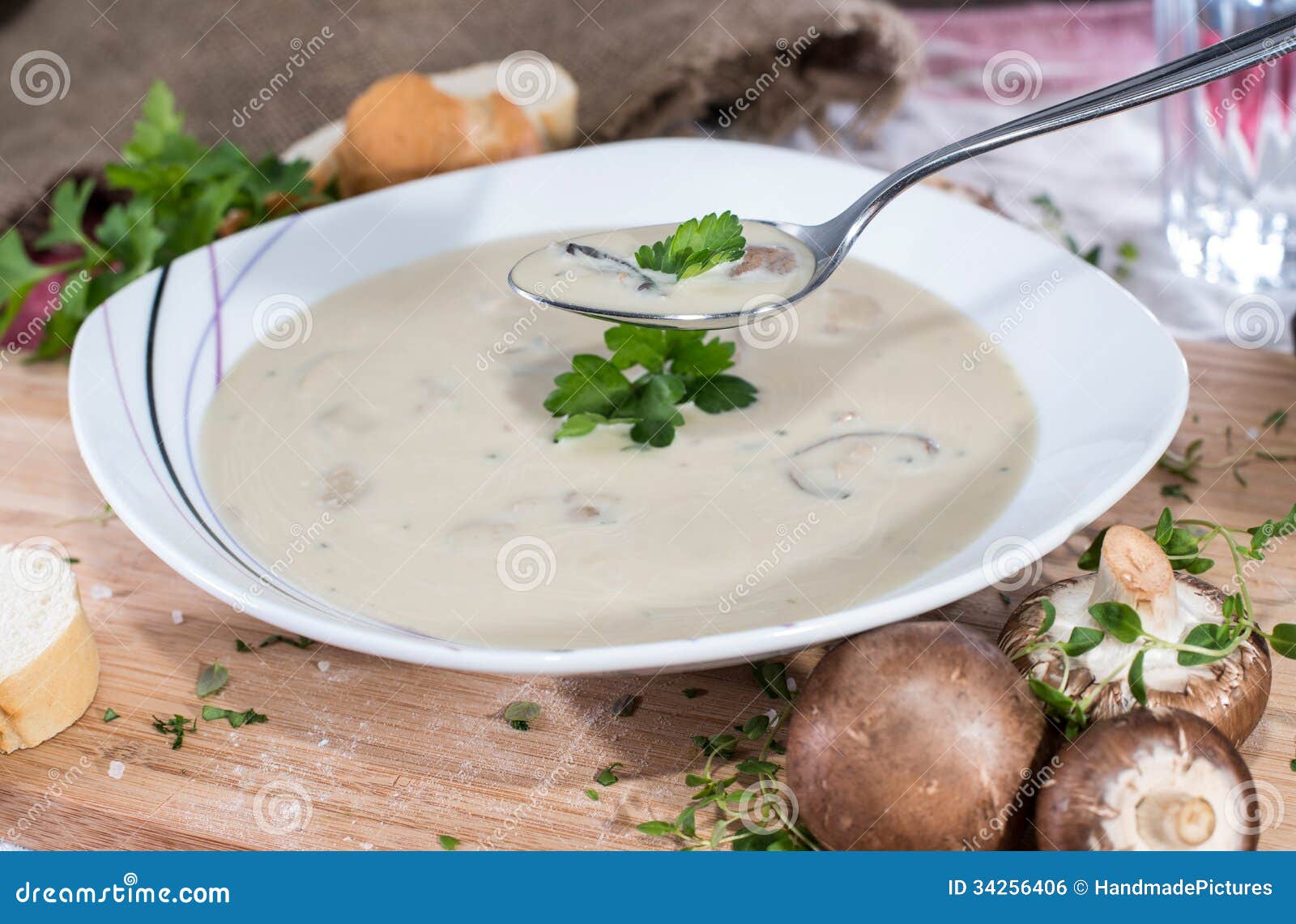 Eigengemaakte Champignonsoep Stock Foto - Image of gastronomisch, soep ...