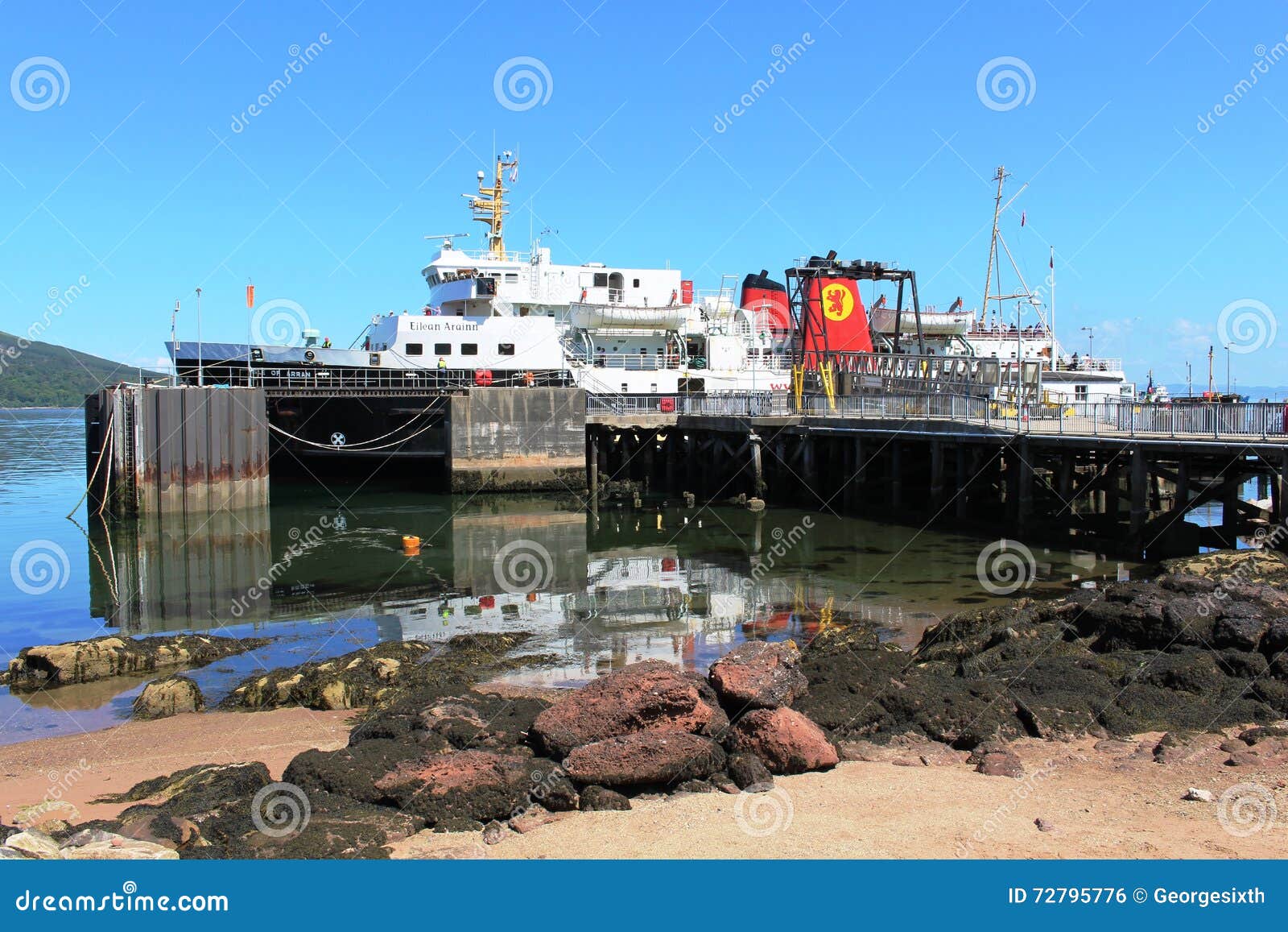 Eiland Van Arran-veerboot Bij Brodick-veerbootterminal Redactionele Foto - Image of boot, zonnig ...