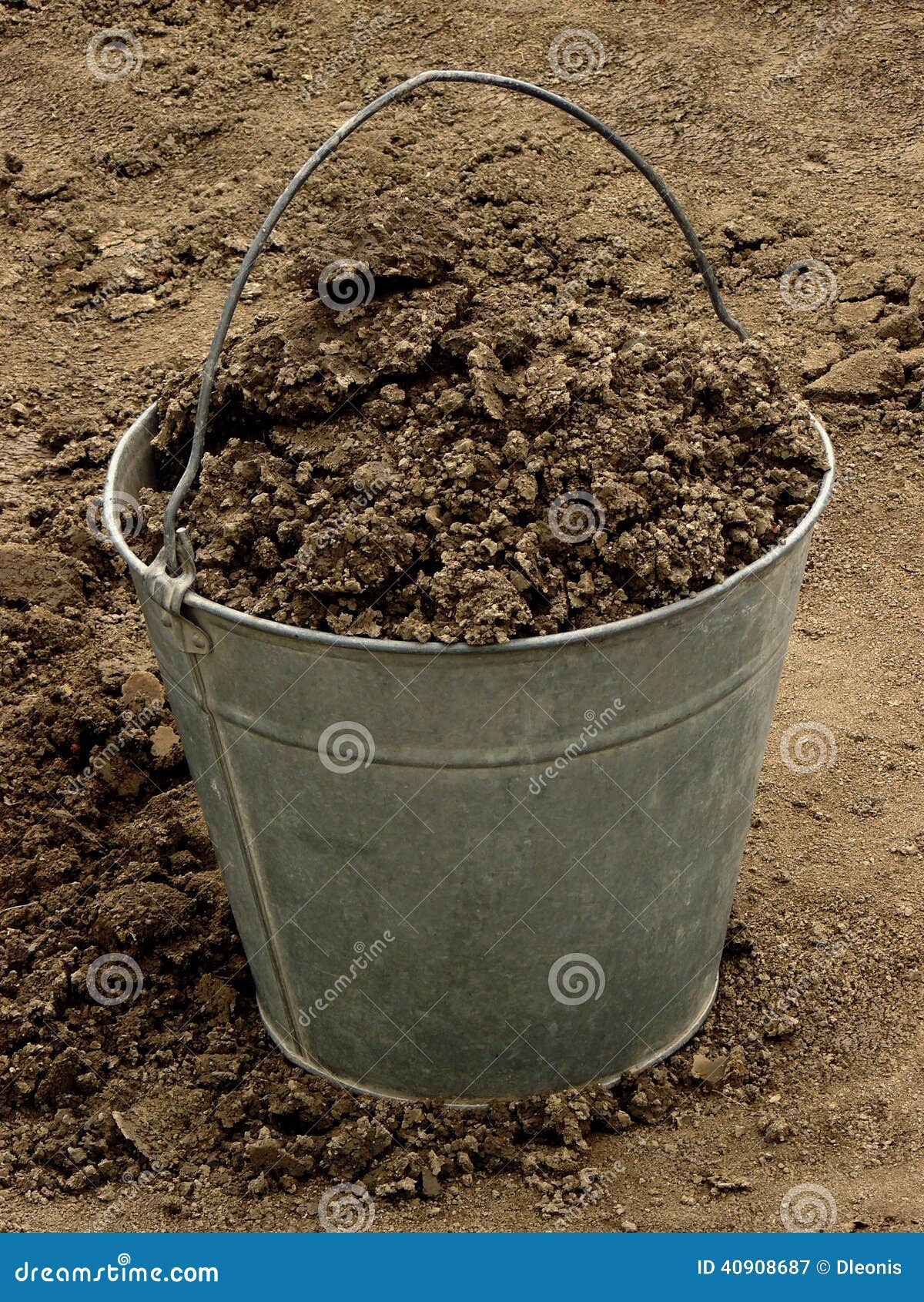 Eimer voll Boden stockbild. Bild von landwirtschaft, masse - 40908687
