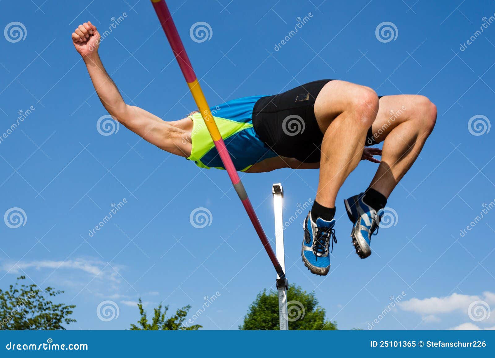 Ein Athlet im Hochsprung stockbild. Bild von herausforderung - 25101365