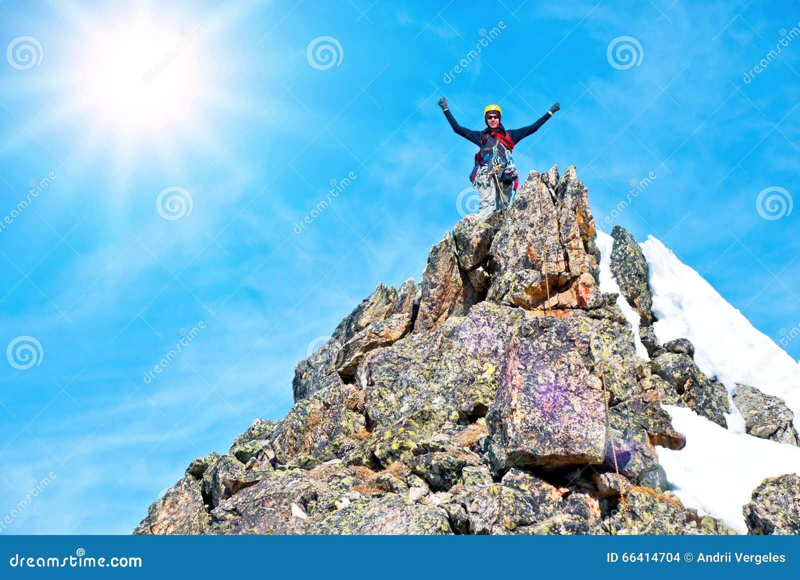Ein Bergsteiger Auf Dem Gipfel Stockfoto - Bild von landschaft ...