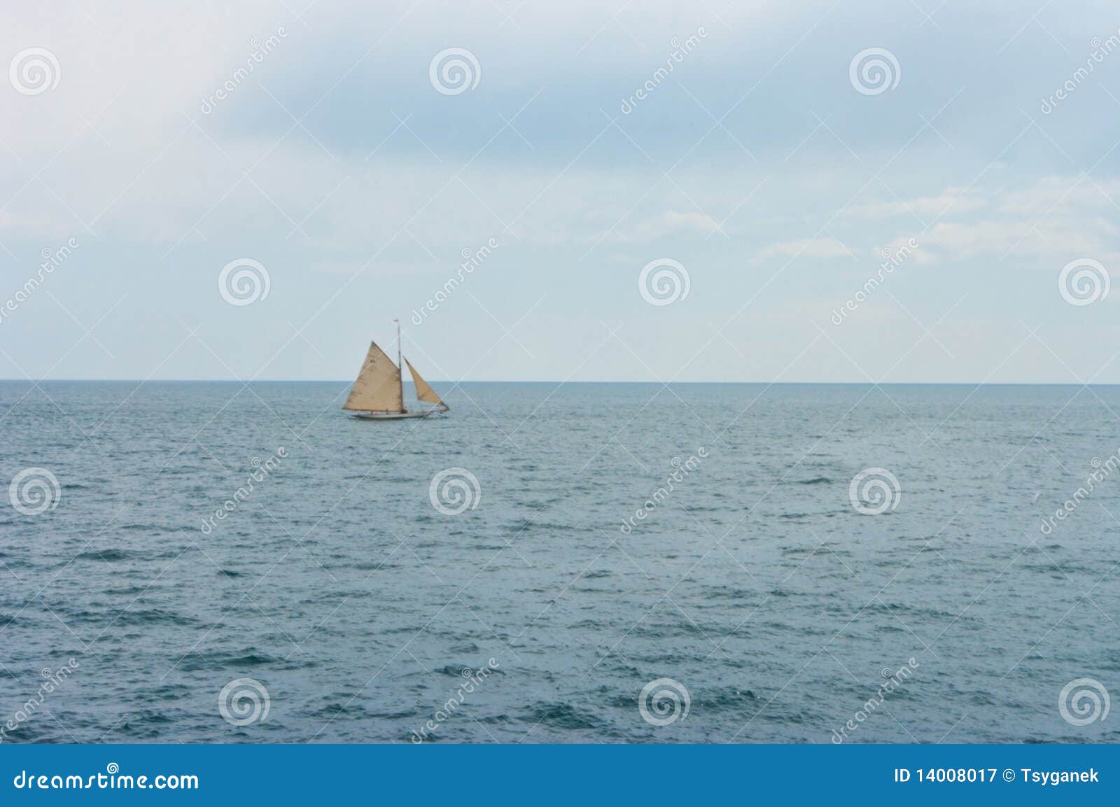 Ein Boot im Meer stockbild. Bild von himmel, einsam, blau - 14008017