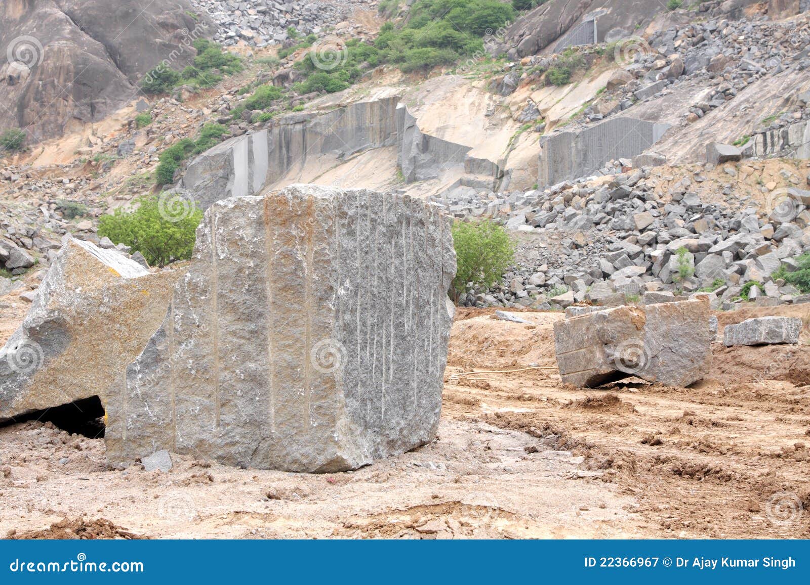 Ein Granitblock, Produkt Vom Granitsteinbruch Stockbild - Bild von ...