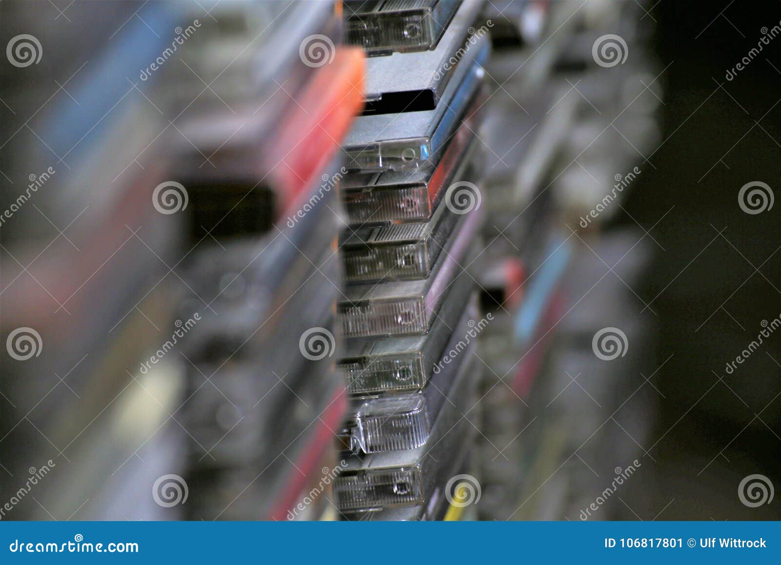 Ein Konzept Bild Einer CD Sammlung - Musik-CDs Stockbild - Bild von ...