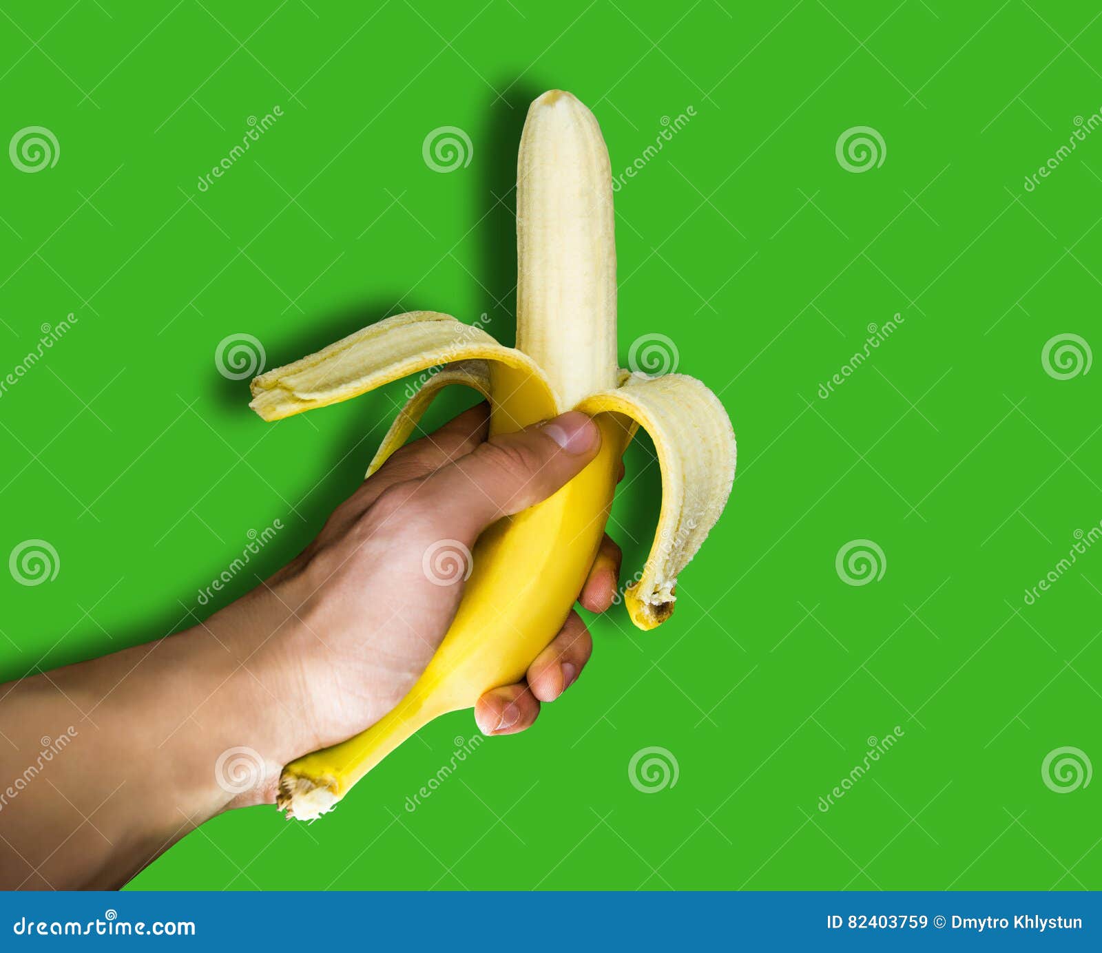 Ein Mann, Der in Der Hand Eine Banane Hält Stockbild - Bild von lang ...