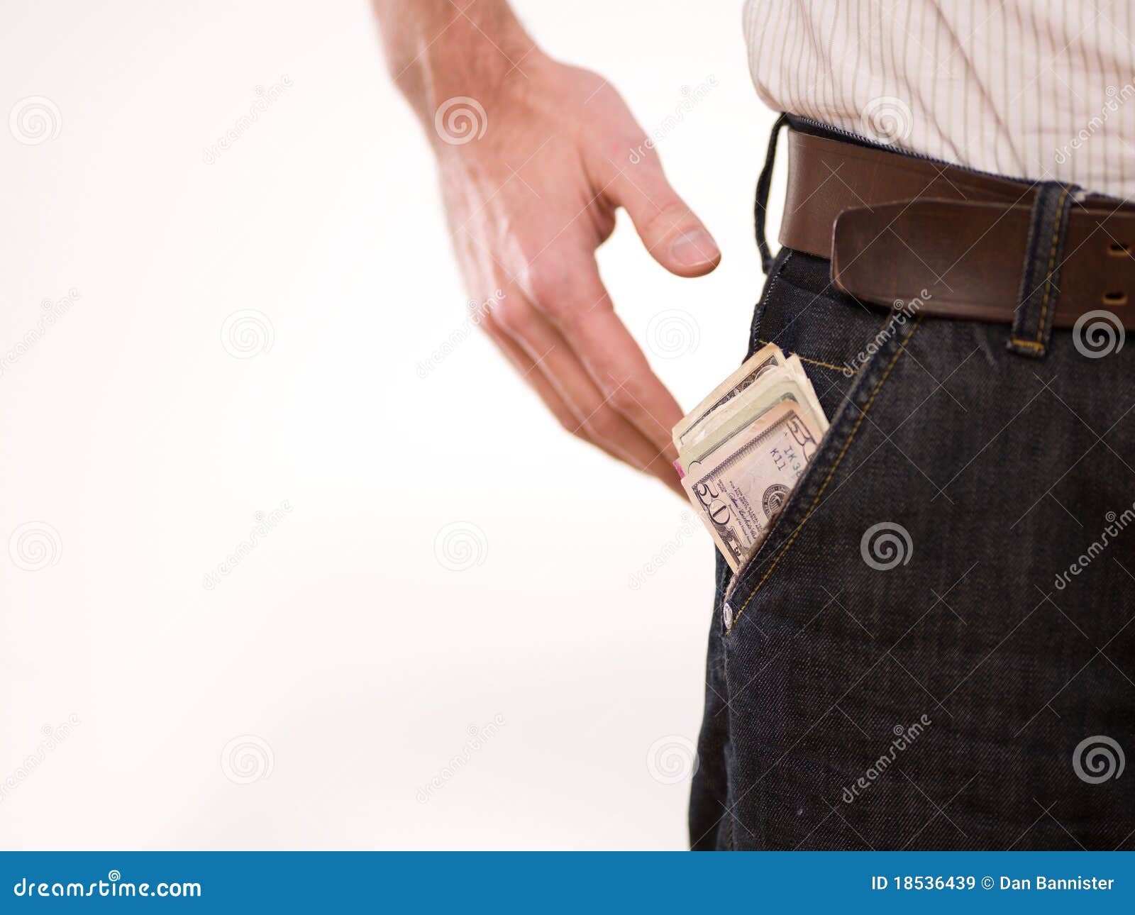 Ein Mann Mit Geld in Seiner Tasche Stockbild - Bild von bargeld, dollar ...