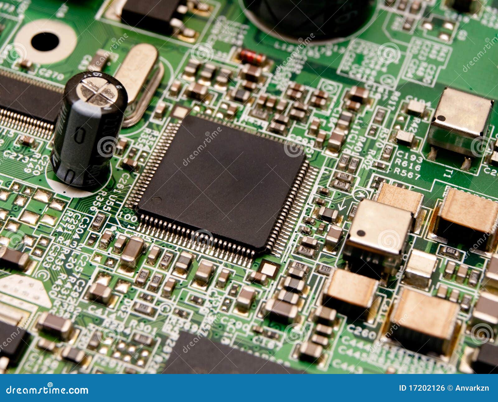 Ein Mikrochip Auf Einer Leiterplatte Stockfoto - Bild von ...