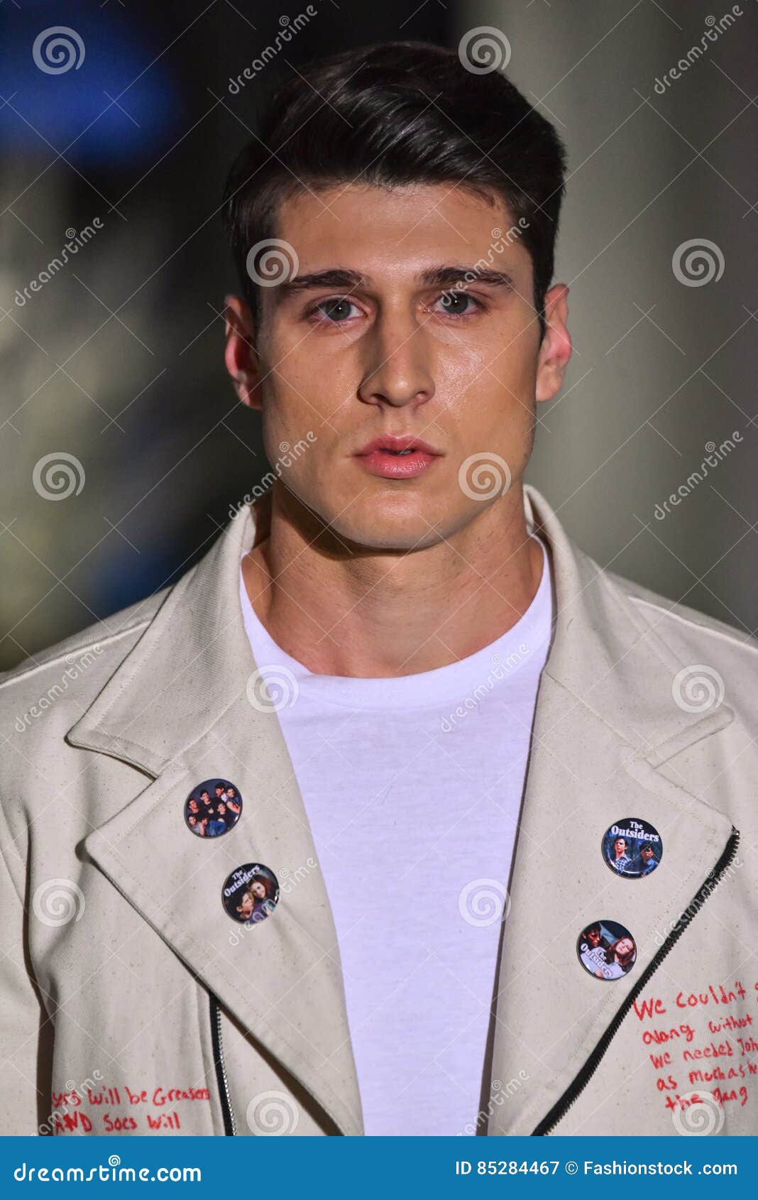 Ein Modell Geht Die Rollbahn an Der Christopher Lowman Menswear-FALL ...