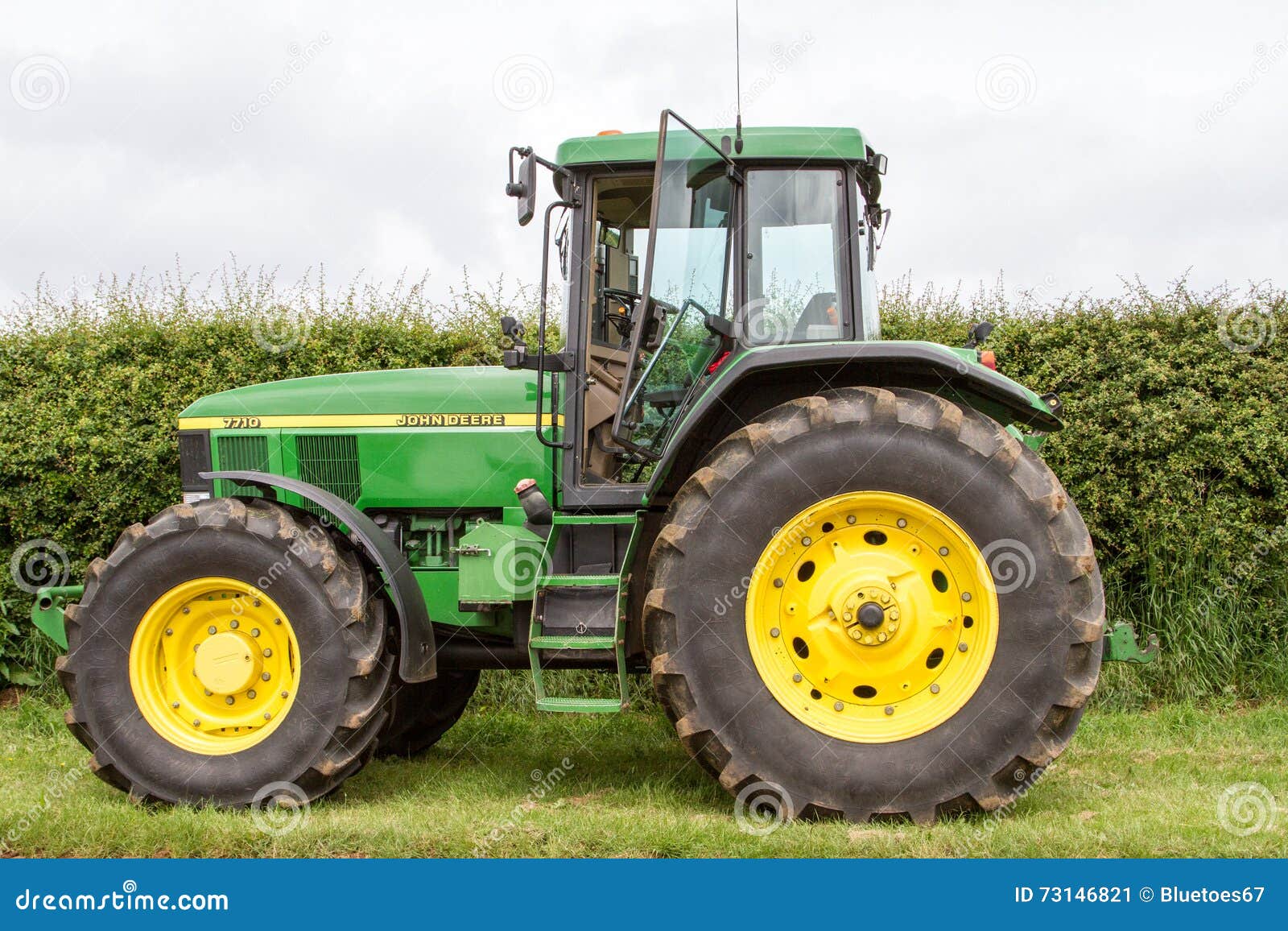 Ein Moderner Grüner Traktor John Deere 7710 Redaktionelles Foto - Bild ...