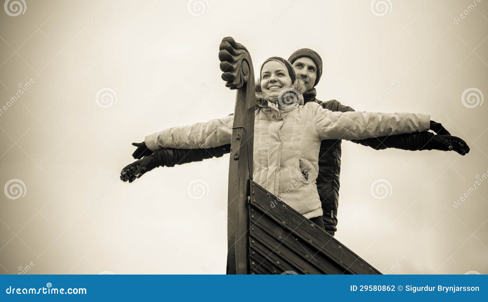 Ein modernes Wikinger-Paar stockfoto. Bild von erforschen - 29580862