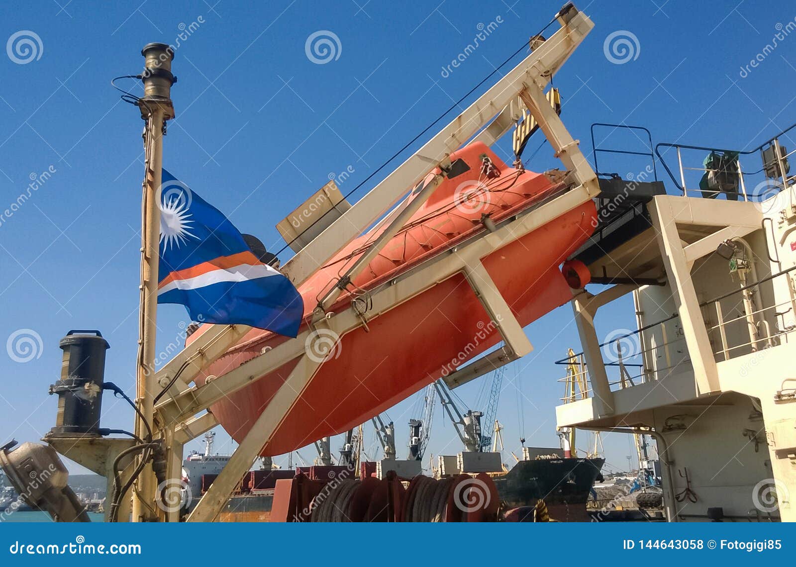 Ein Rettungsboot Im Falle Des Unfalles Im Hafen Oder Auf Einem Schiff E ...