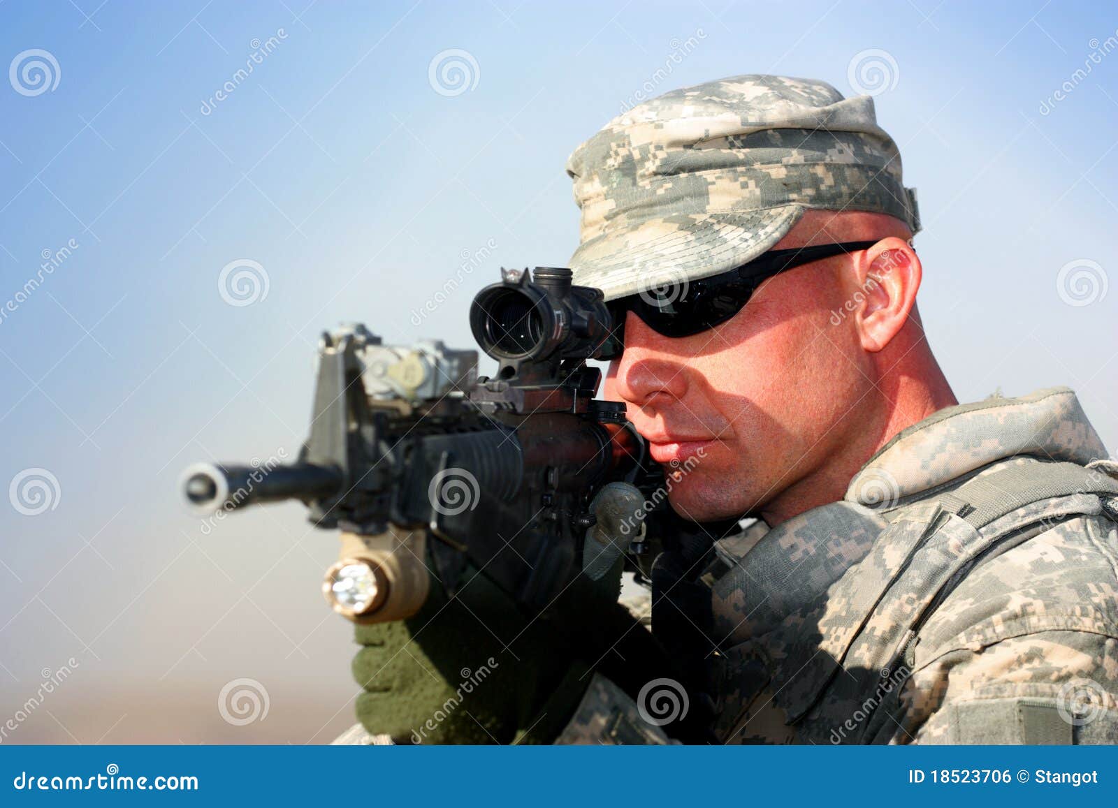 Ein Soldat stockfoto. Bild von ziel, nachricht, kopf - 18523706