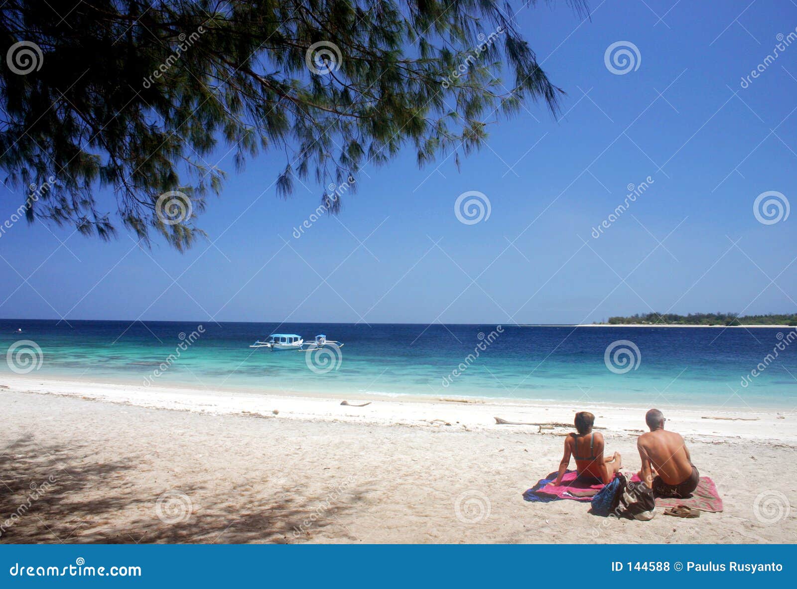 Ein Sonnenbad Nehmen am Kuta Strand Stockfoto - Bild von sommer, schön ...
