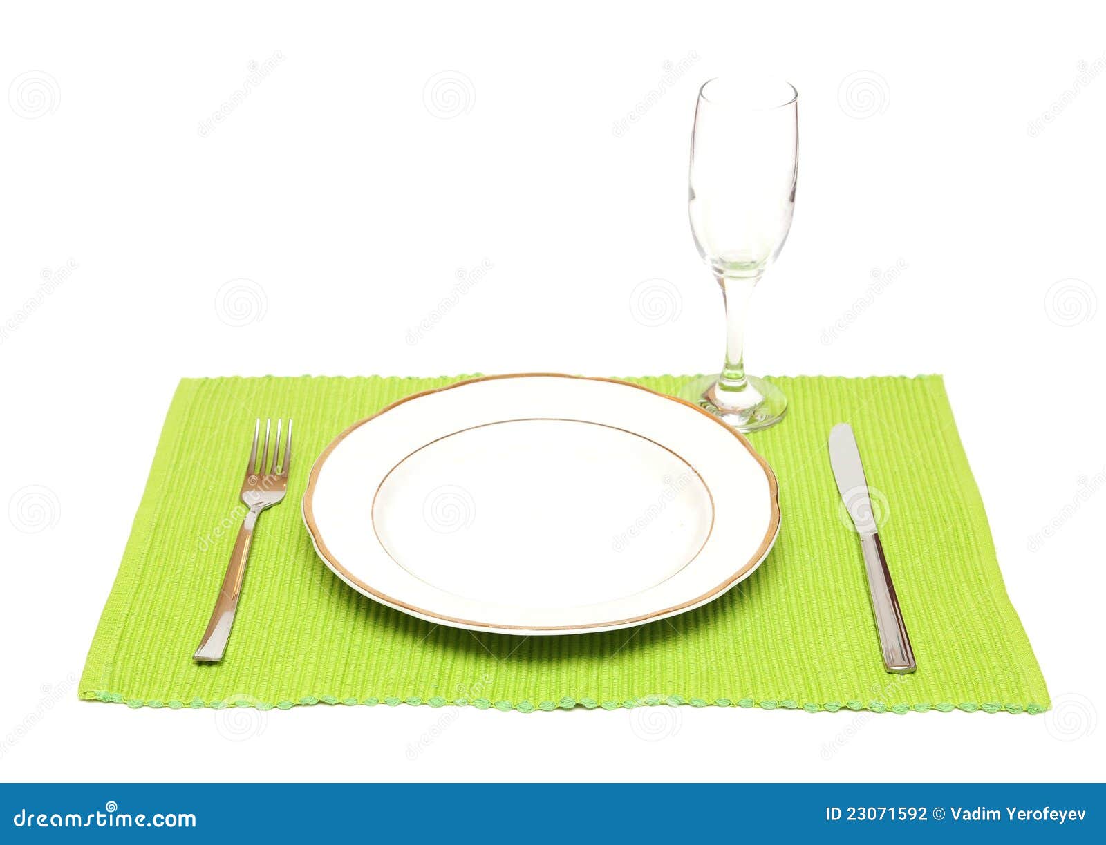 Ein Teller-, Messer-, Gabel- Und Weinglas Stockfoto - Bild von besteck ...