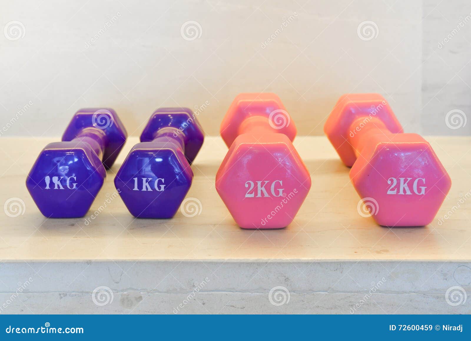 Ein Und Zwei-Kilogramm-Gewicht Stockbild - Bild von wellness ...