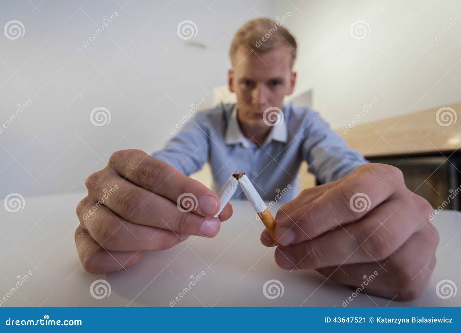 Eind Van Het Roken in Man Leven Stock Afbeelding - Image of eind ...