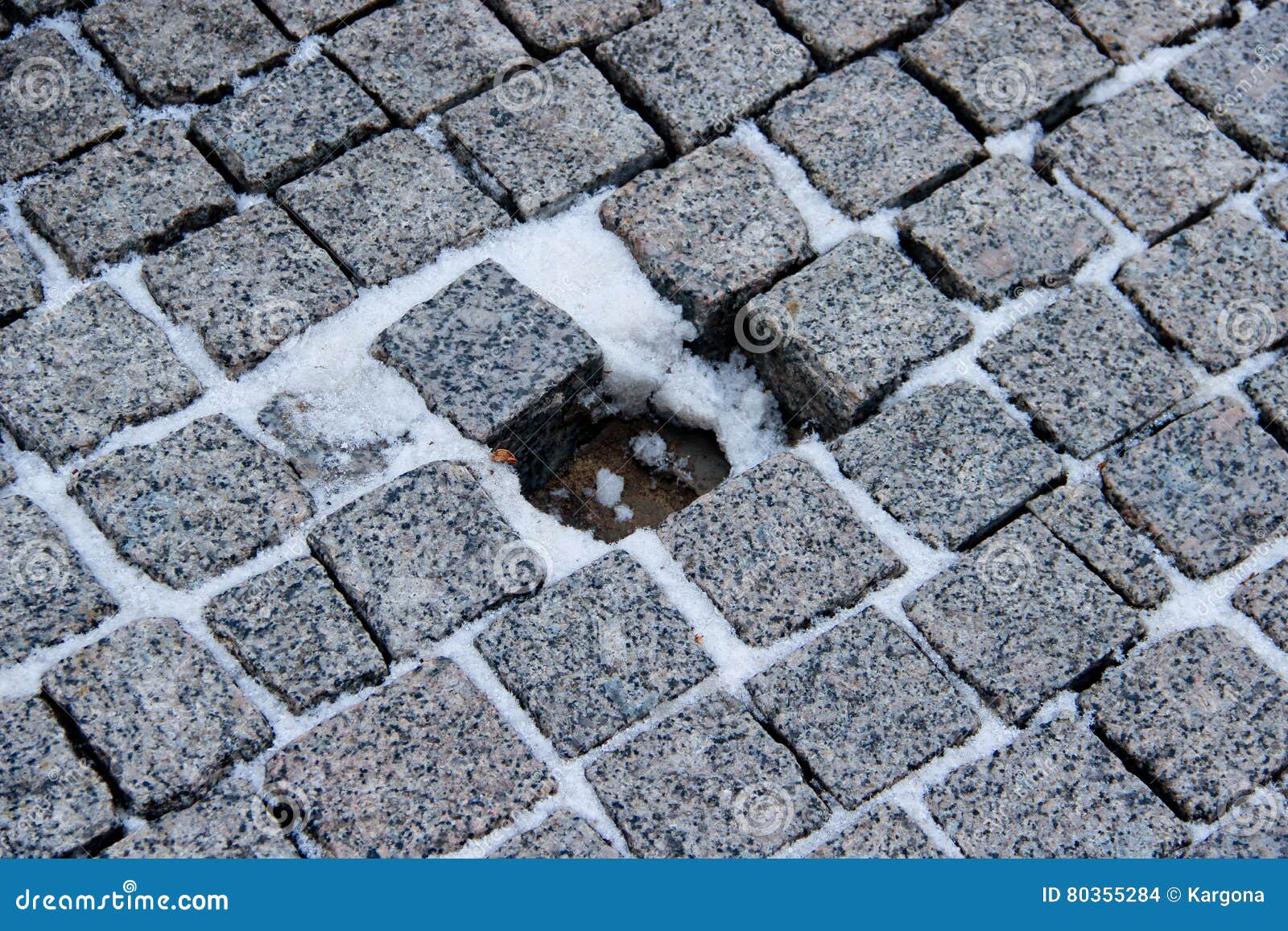 Eine Alte Stoneblock Pflasterung Mit Einem Loch in Einem Ort Von Einem ...