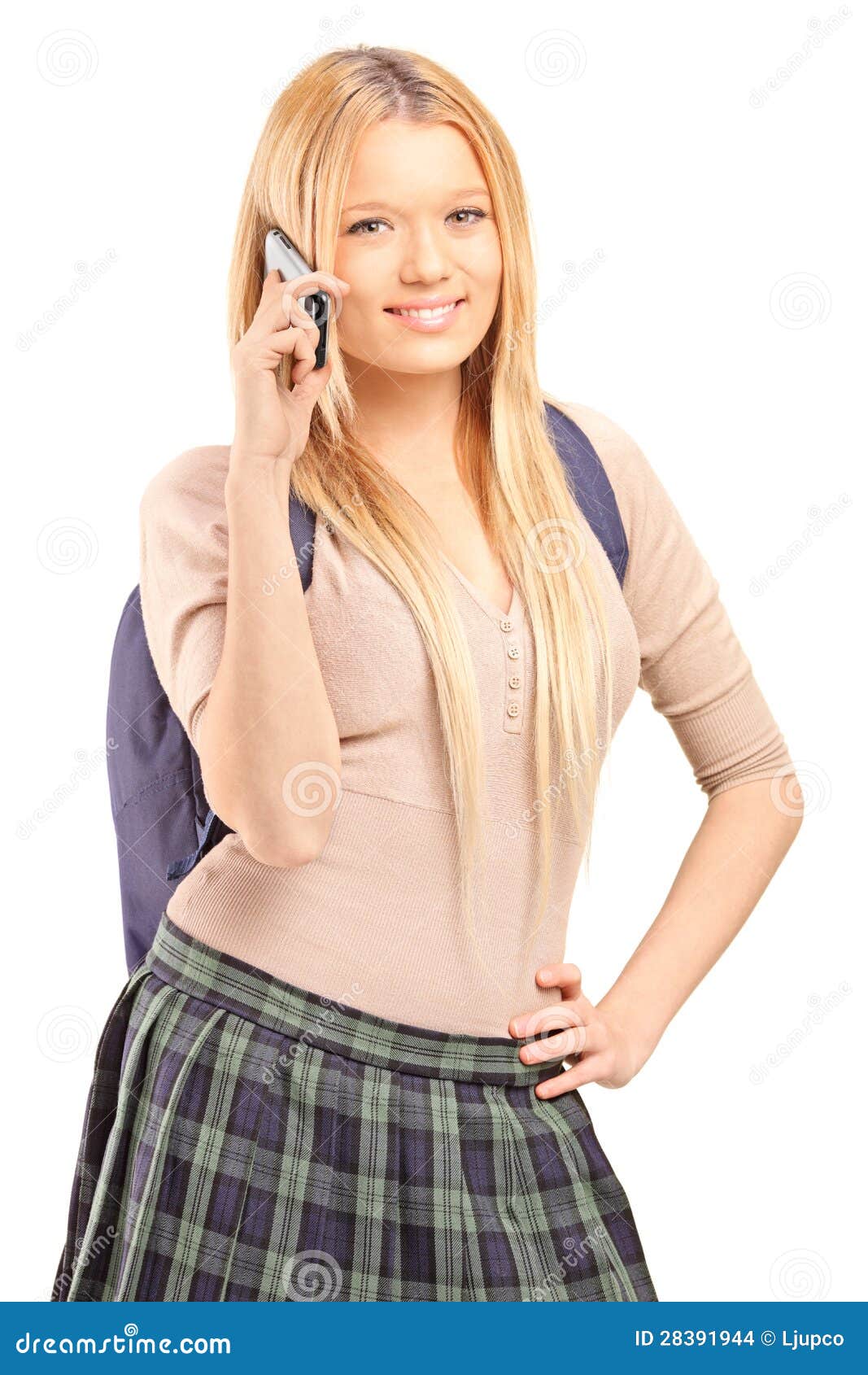 Eine Blonde Studentin Mit Einer Schultasche Sprechend an Einem Telefon ...