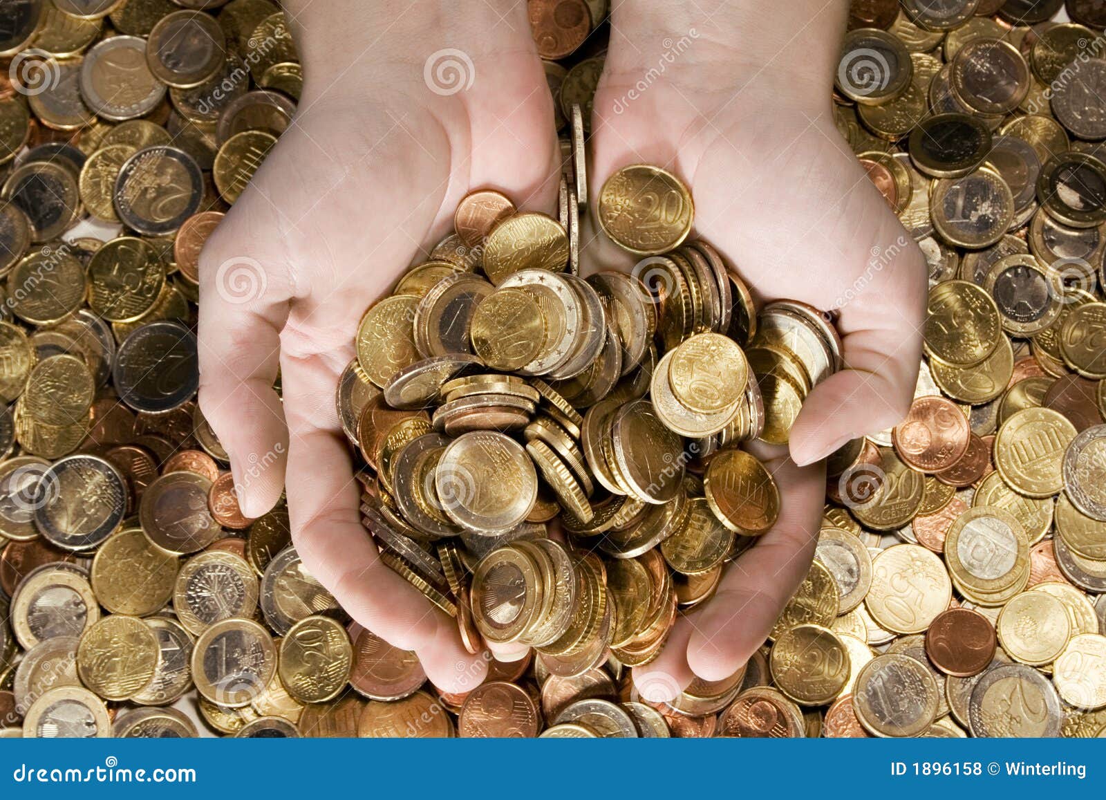 Eine Handvoll Geld stockfoto. Bild von prägung, münzen - 1896158