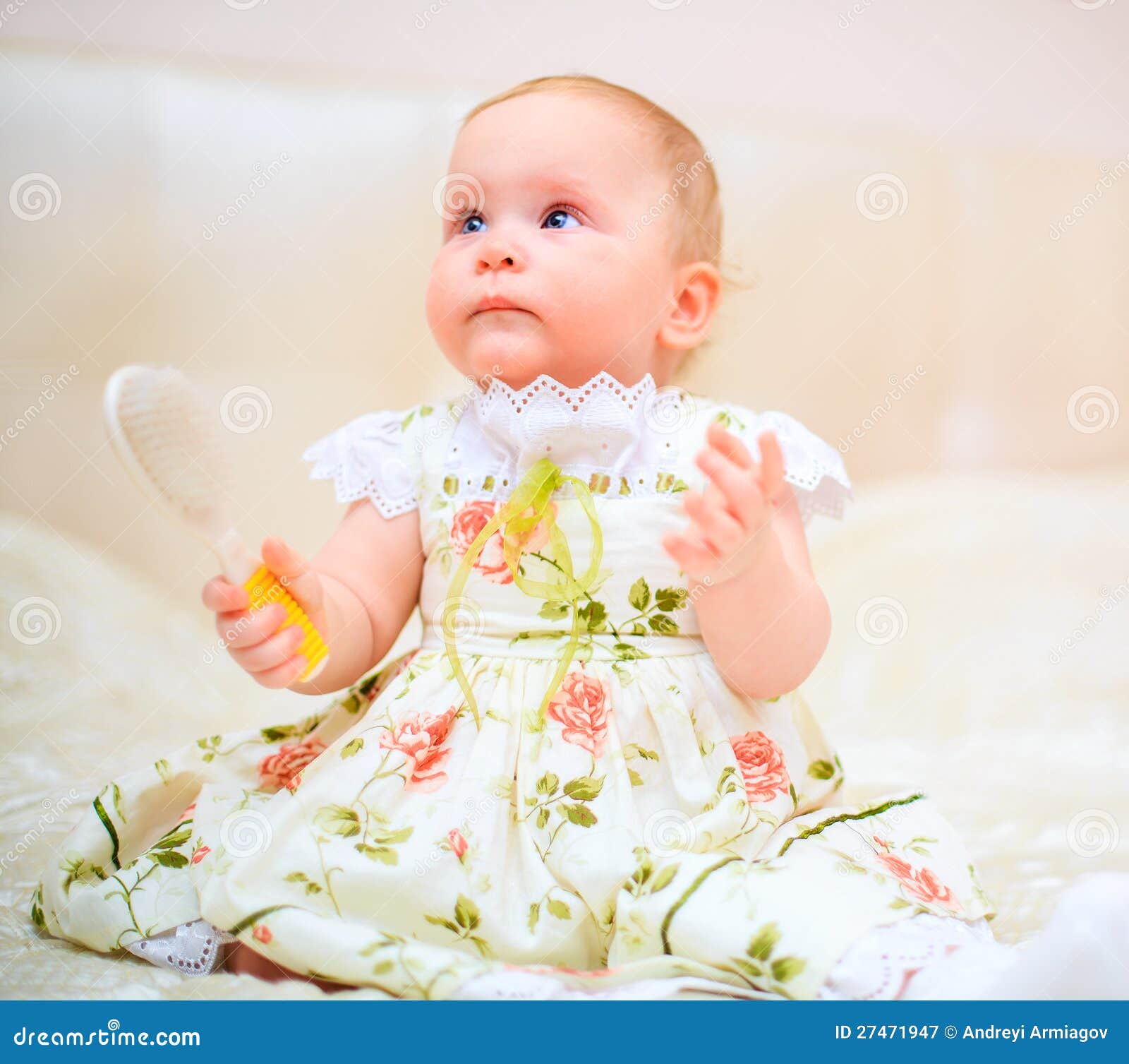 Eine Jahre alte Baby stockbild. Bild von glücklich, entzückend - 27471947