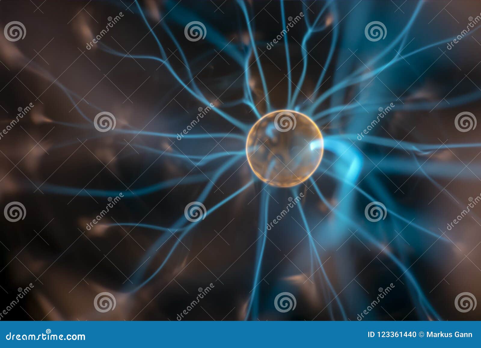 Eine Plasmalampe Mit Beweglichen Lichtstrahlen Stockfoto - Bild von ...