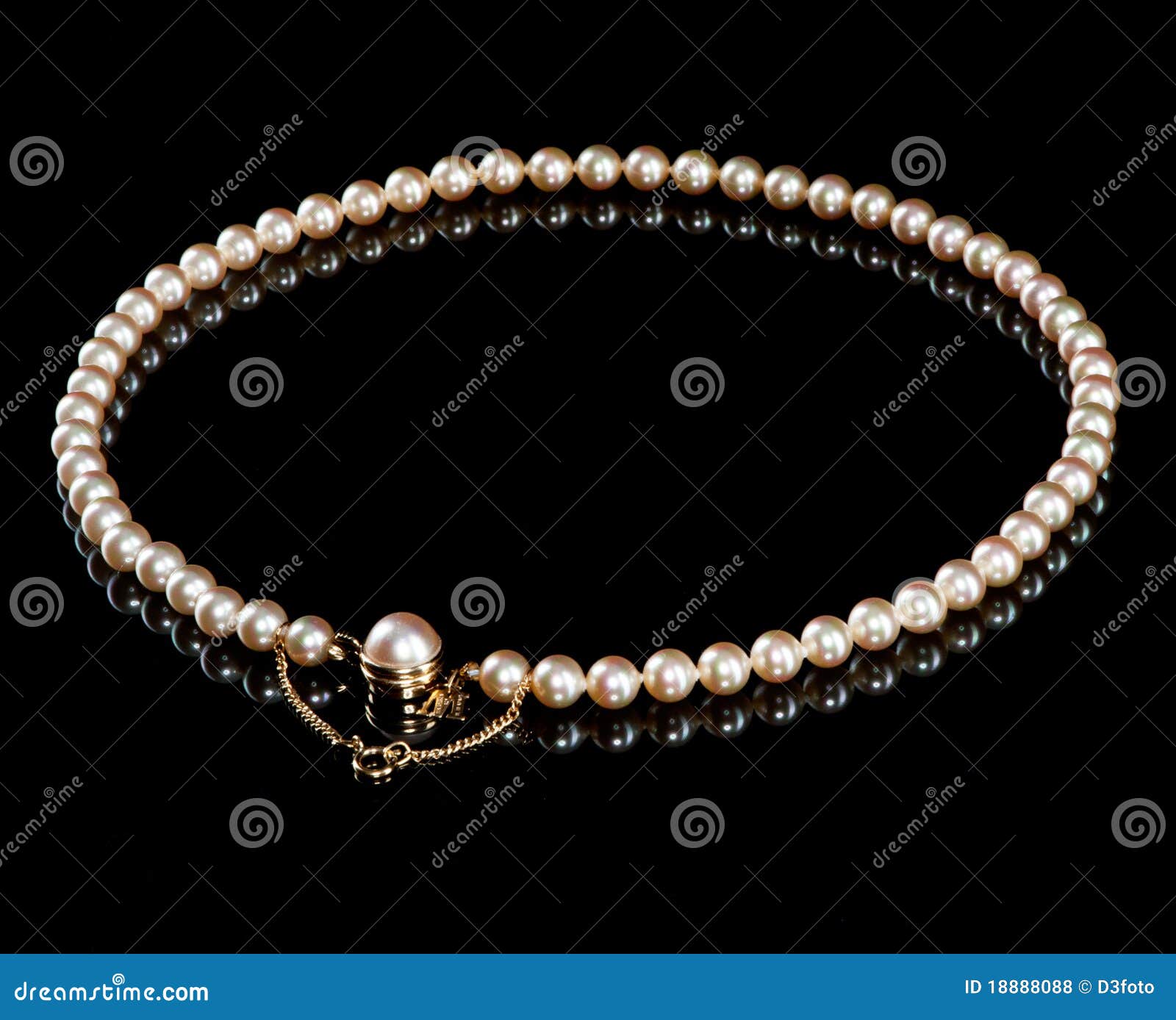 Eine Zeichenkette Der Perlen Stockfoto - Bild von mode, reichlich: 18888088