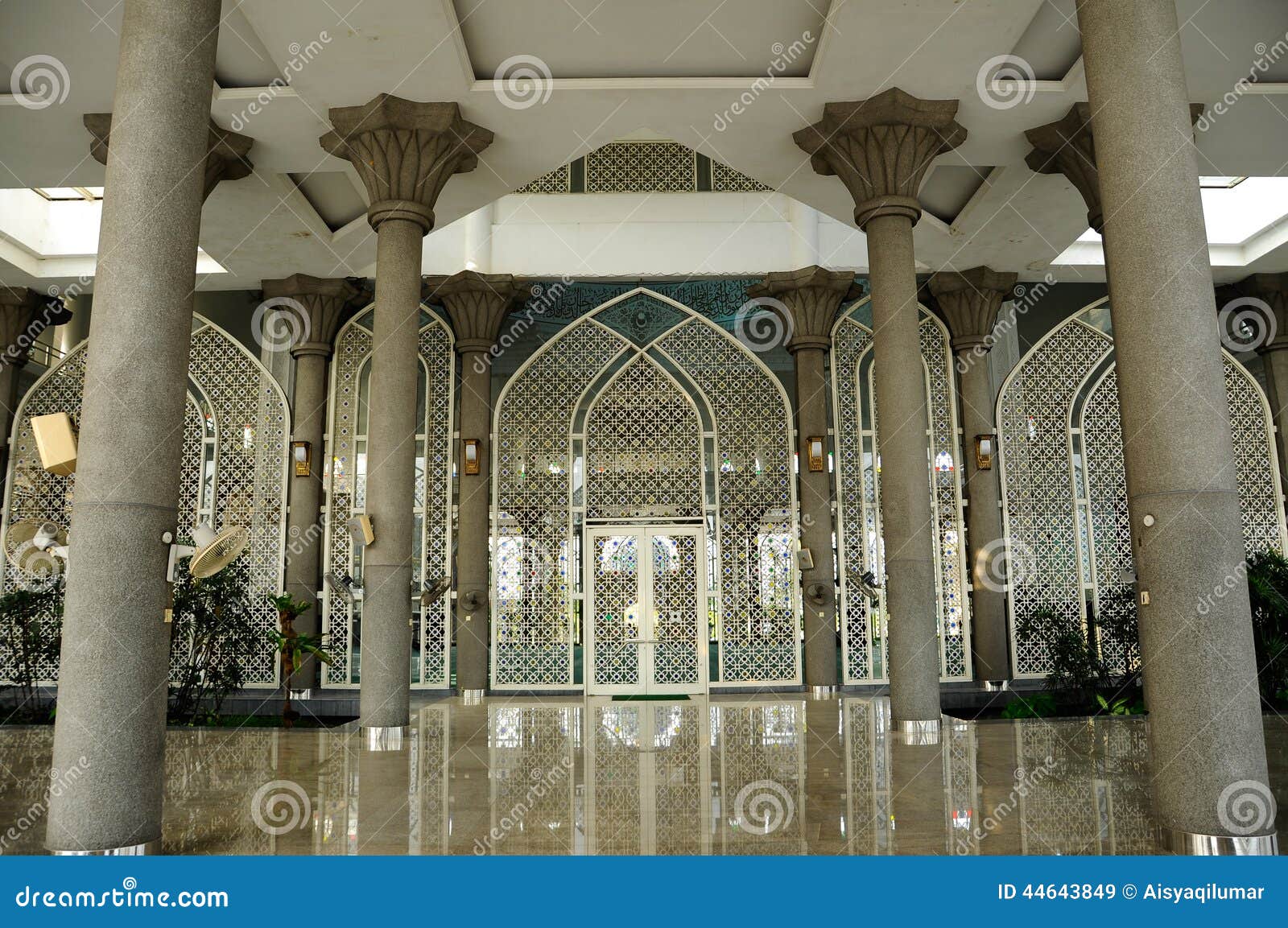 Eingang Von Sultan Abdul Samad Mosque (KLIA-Moschee) Stockbild - Bild ...