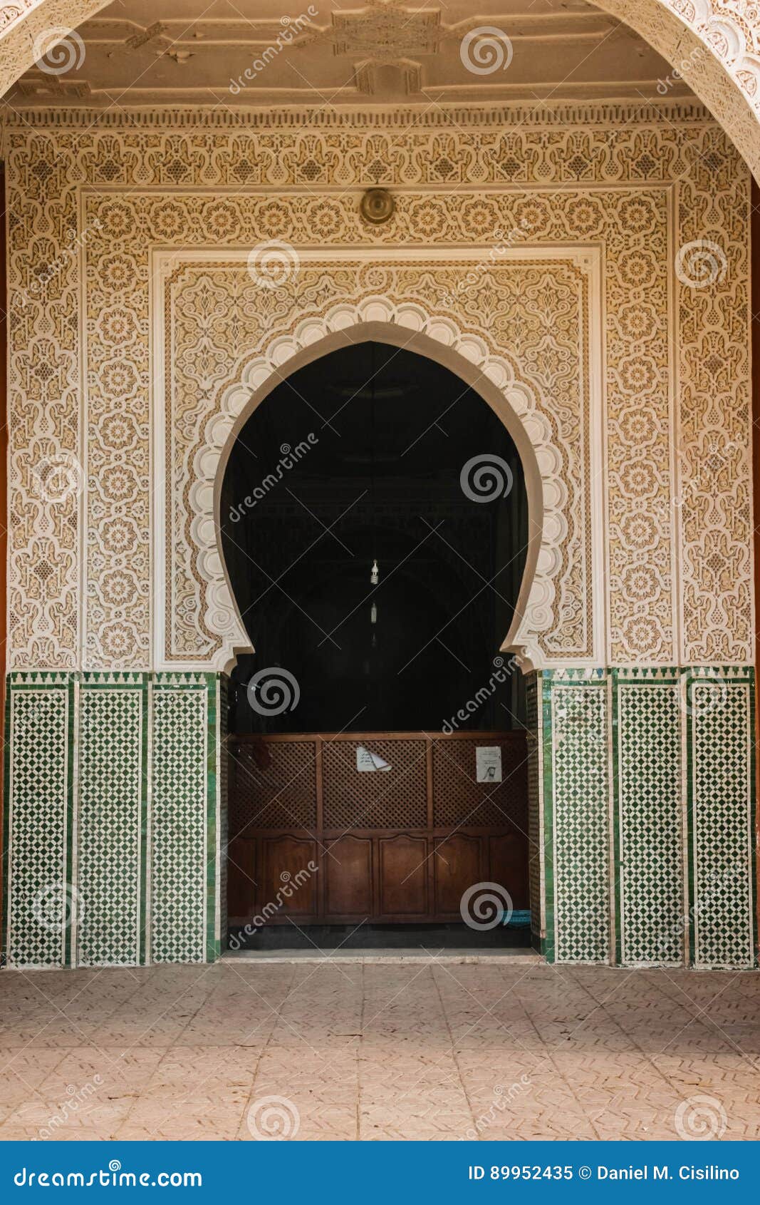 Eingang Zur Moschee Ouarzazate Marokko Stockbild - Bild von halbmond ...