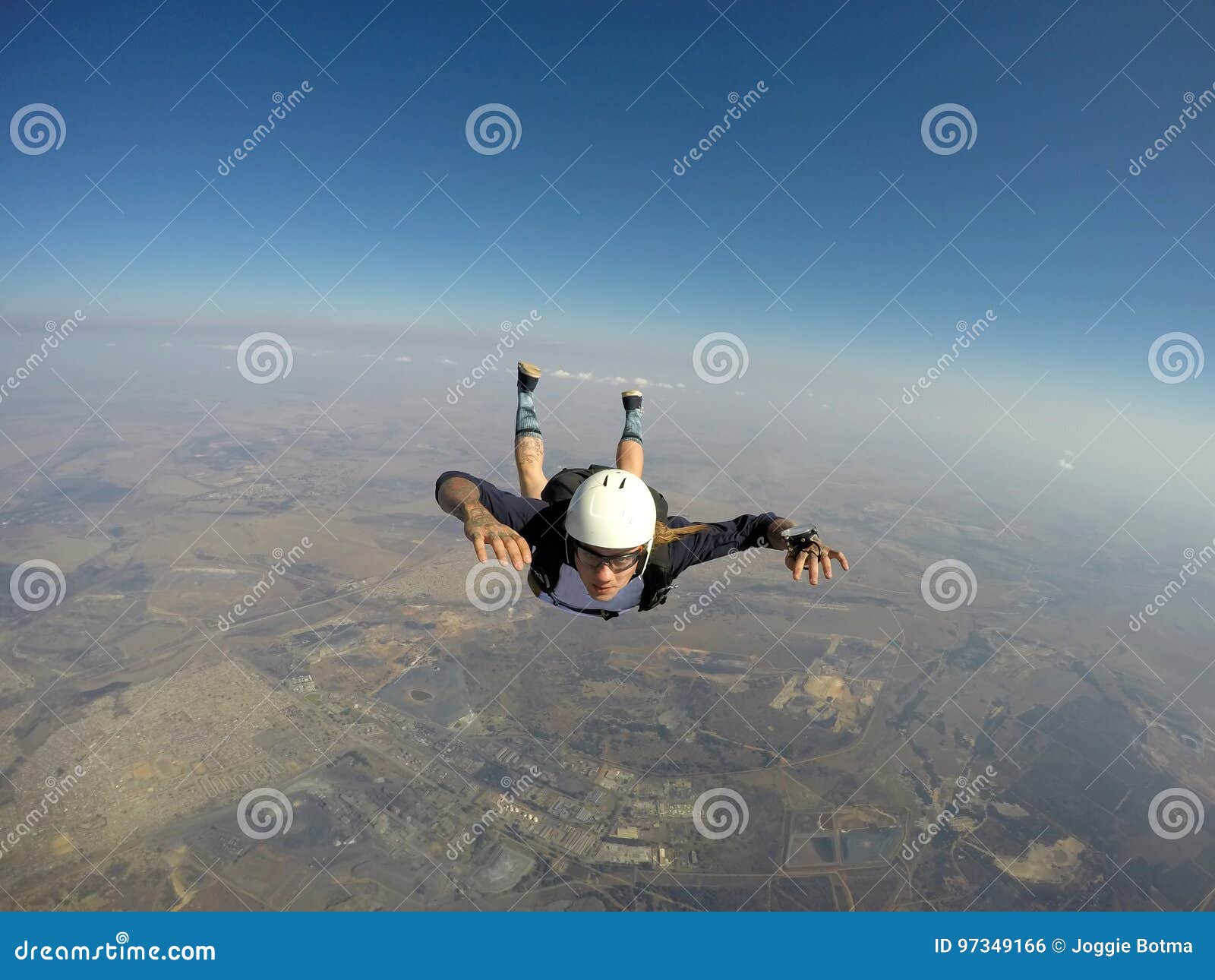 Einziger Skydiver Im Freien Fall Stockfoto - Bild von mannschaft ...