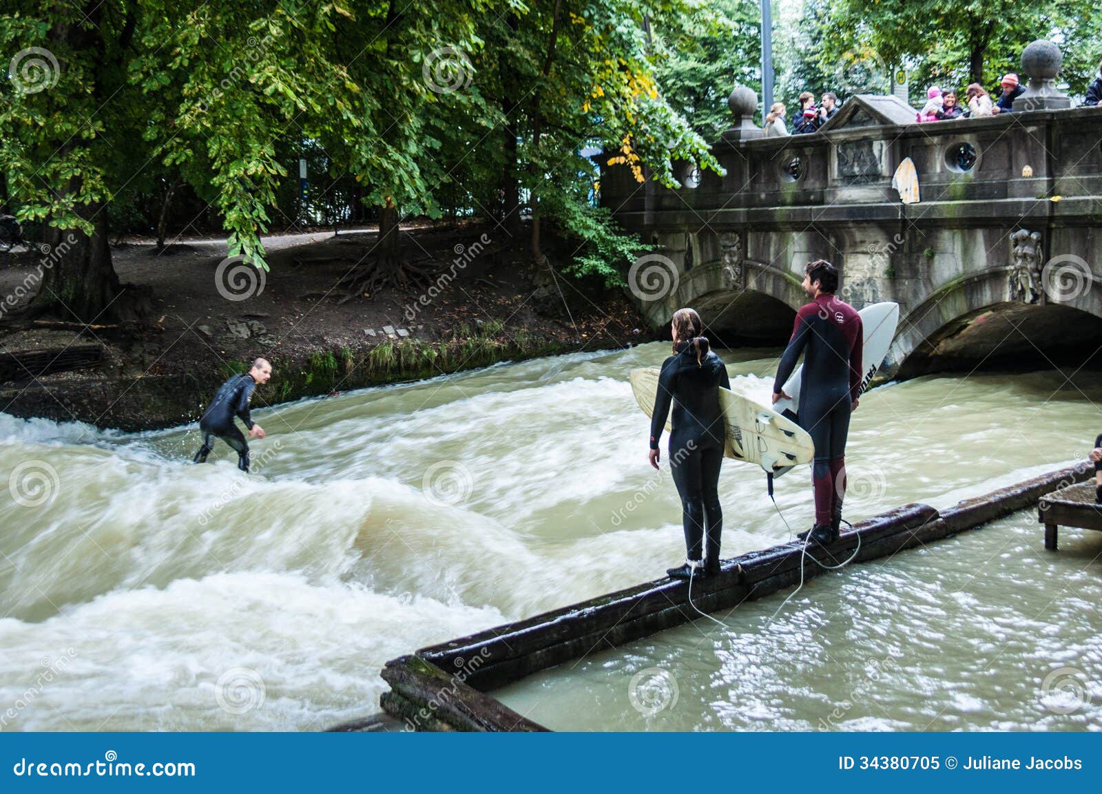 Eisbach Surfer editorial image. Image of wave, english - 34380705