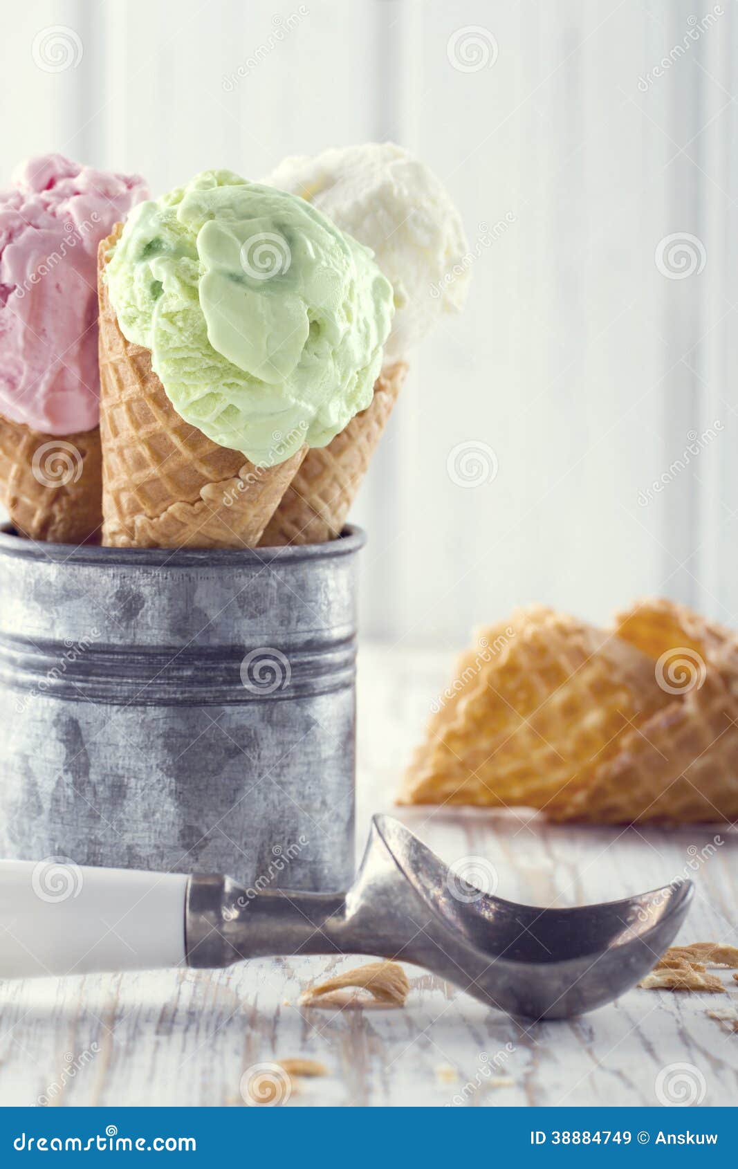 Eiscreme Mit Einer Alten Metallschaufel Stockbild - Bild von ...