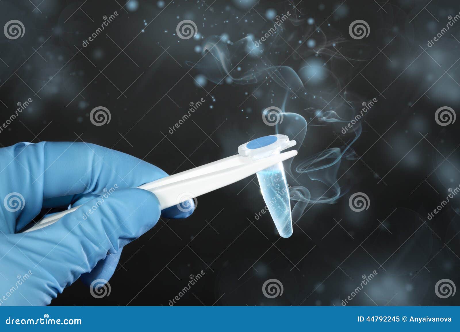 Eiskalte Wissenschaftliche Oder Medizinische Probe Auf Dunklem ...