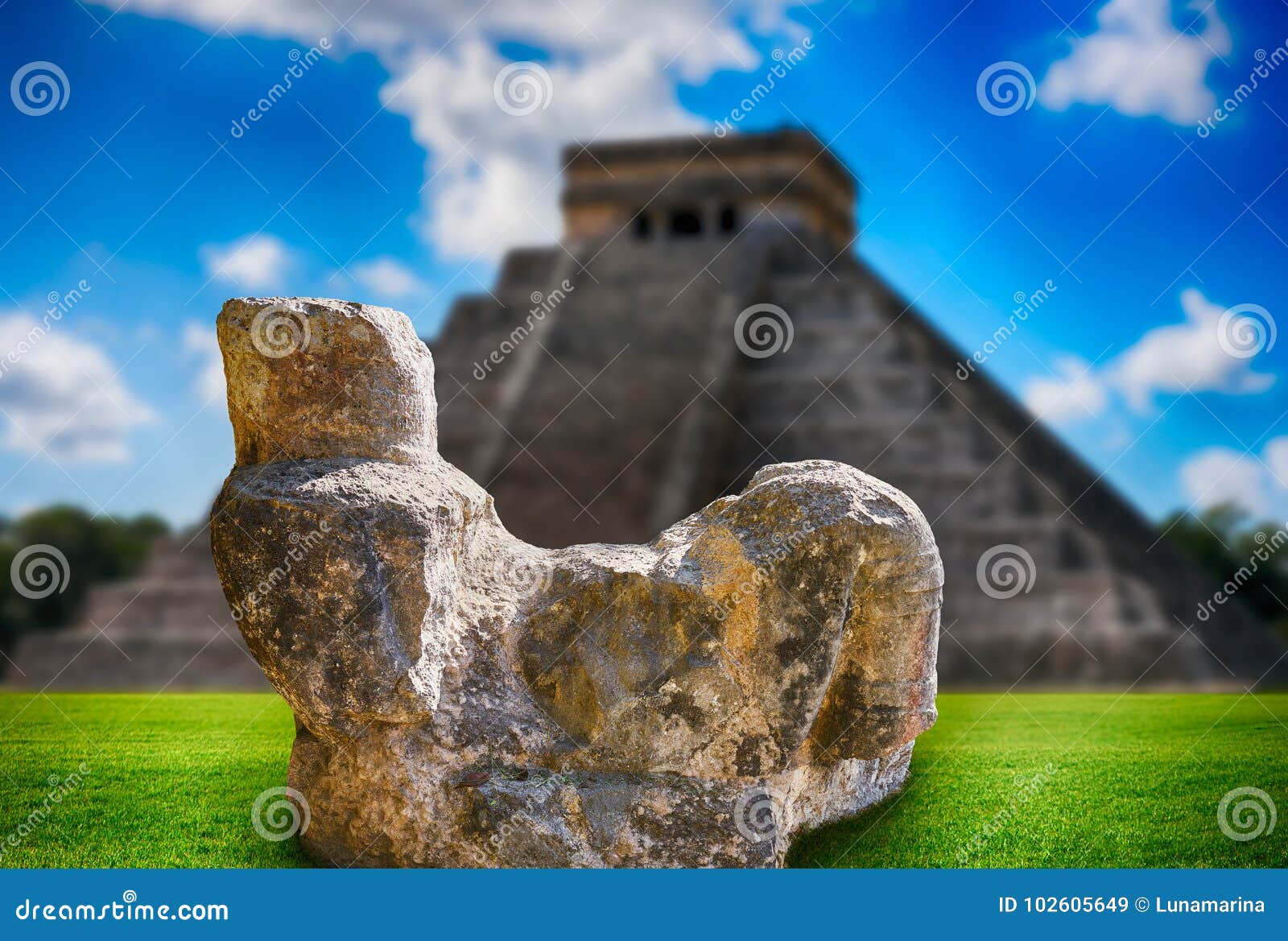 Ejemplo De La Escultura De Chichen Itza Chac Mool Imagen de archivo ...