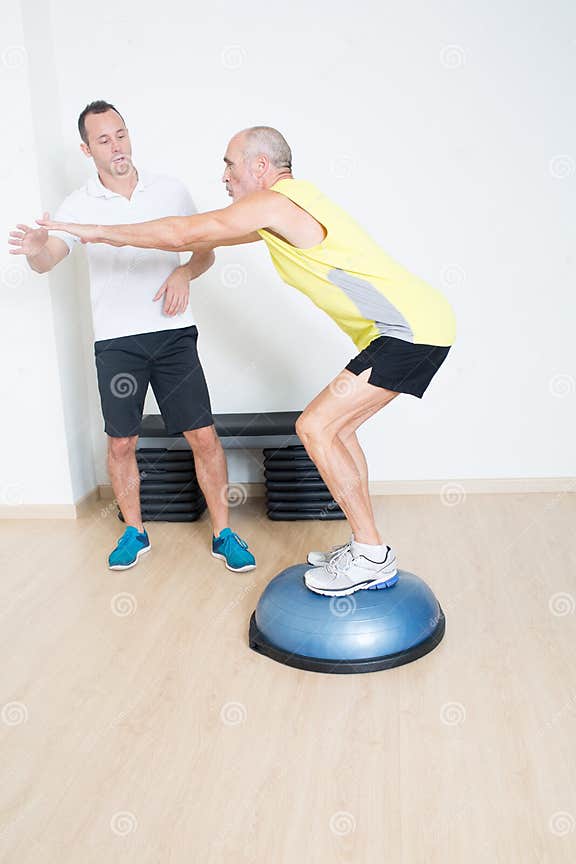 Ejercicio agazapado imagen de archivo. Imagen de equilibrio - 48827629