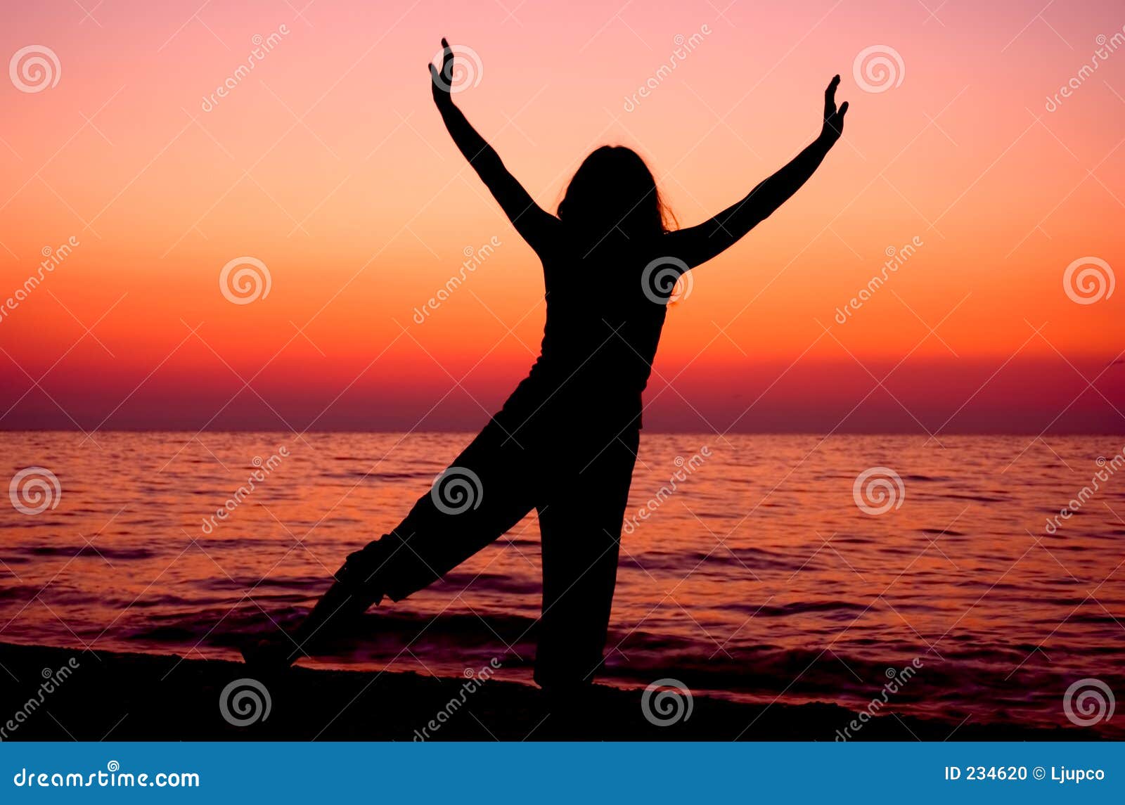 Ejercite En La Salida Del Sol Foto de archivo - Imagen de gimnasta ...